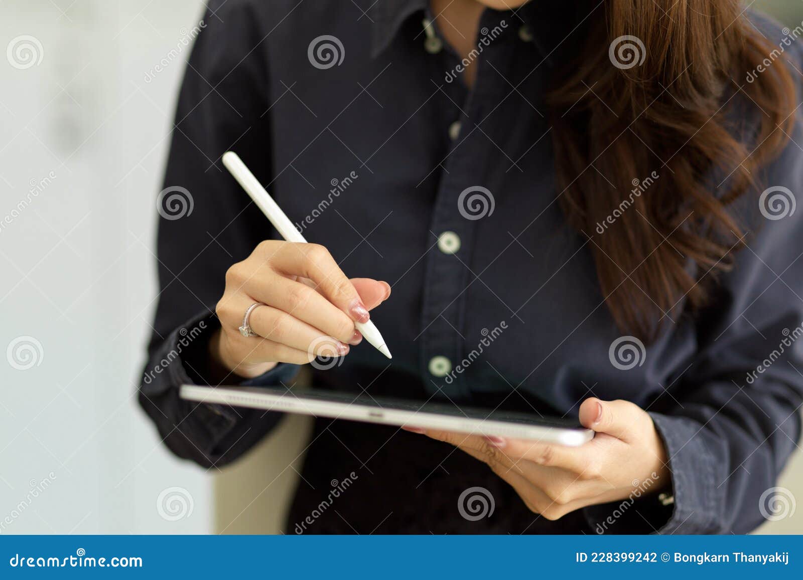 Female Waitress Taking Customer Order on Tablet Stock Photo - Image of ...