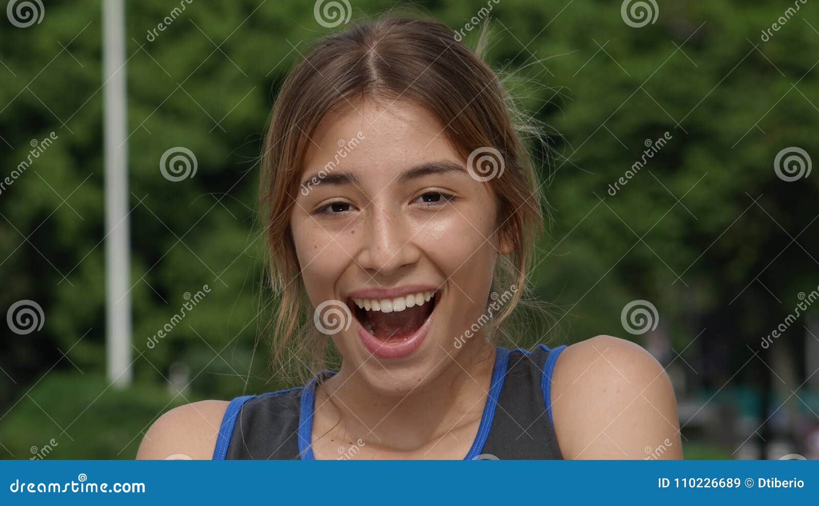 Femelle Colombienne Et Bonheur Image stock - Image du hispanique, latin ...