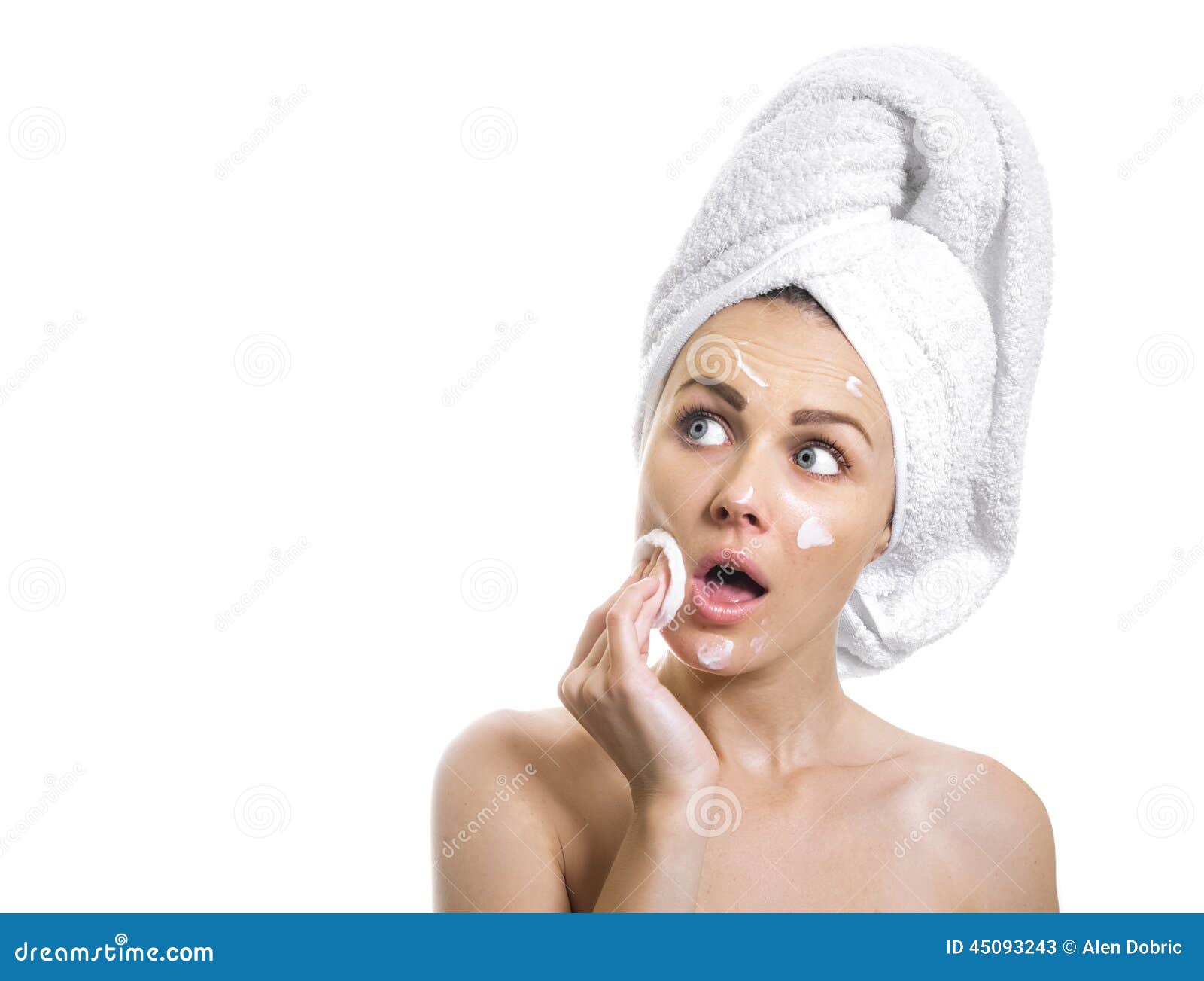 Femme après s'être baigné image stock. Image du joue - 45093243