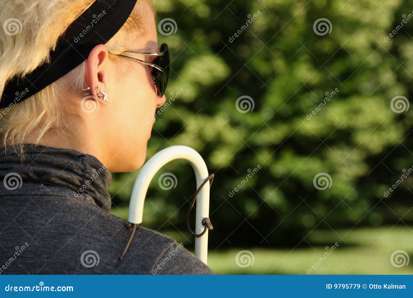 Femme borgne image stock. Image du femelle, gens, soleil - 9795779