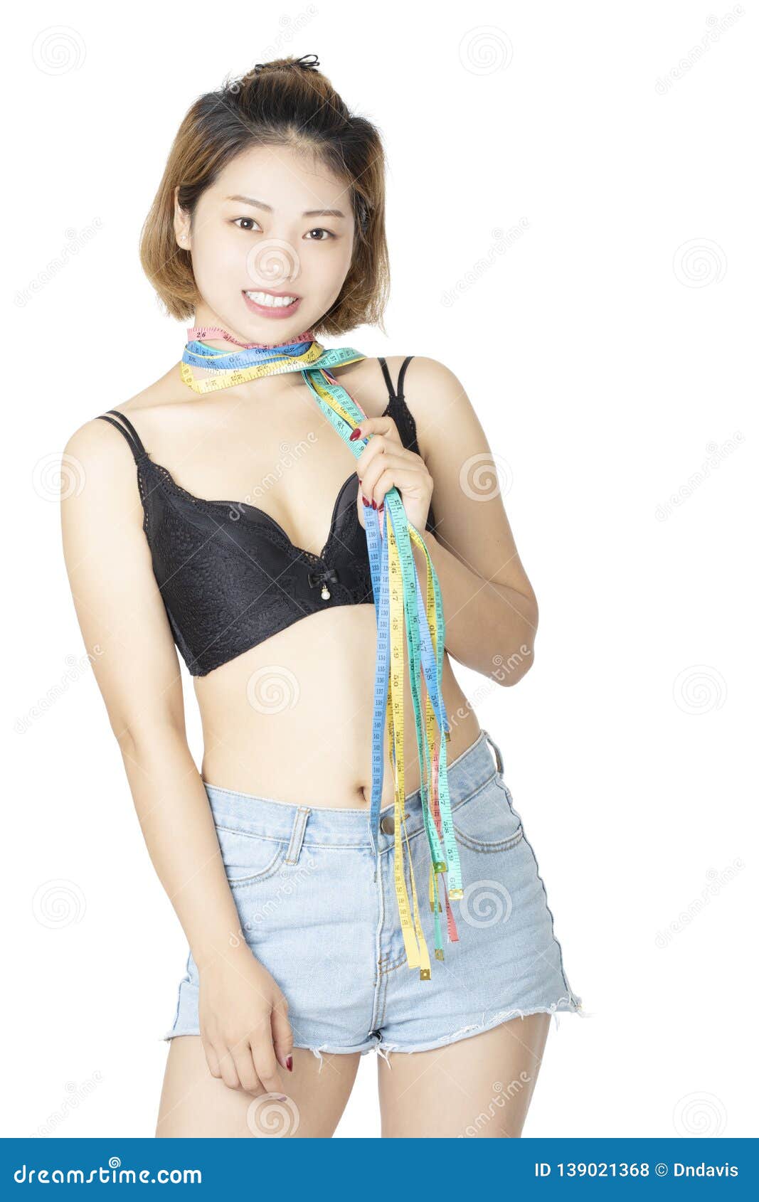 Femme Chinoise Posant Dans Des Shorts De Soutien Gorge Et De Treillis