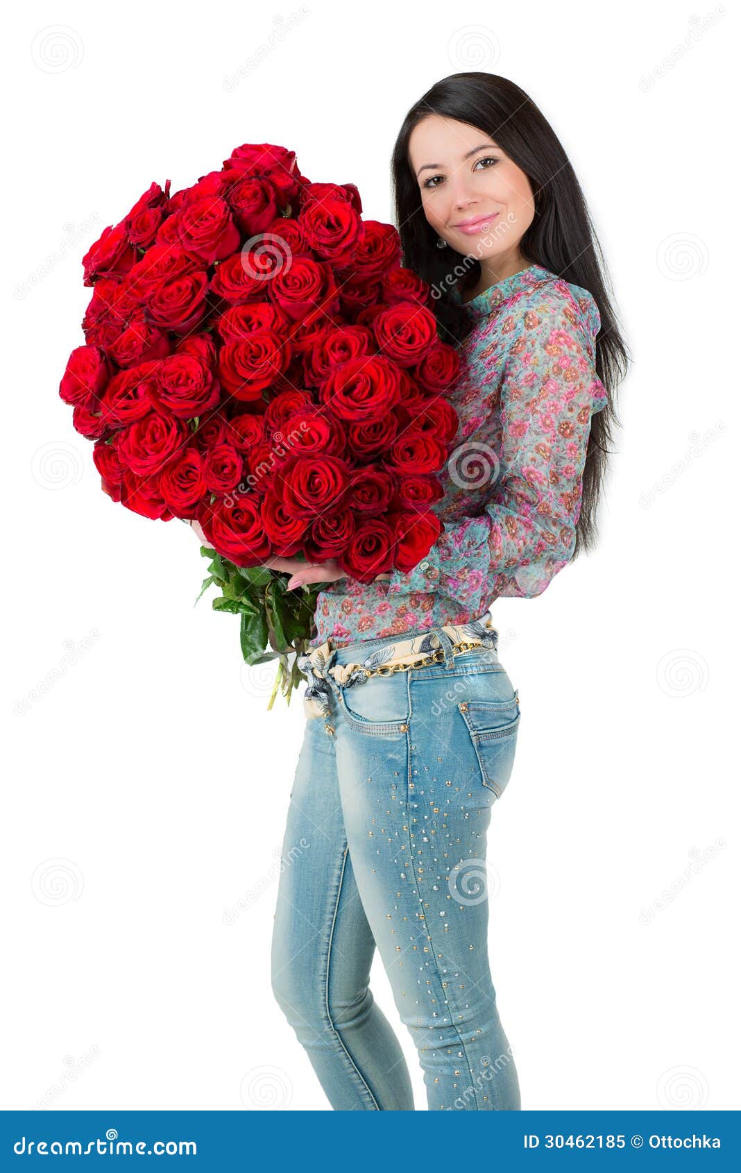 Femme De Brune Tenant Un Grand Bouquet De Rose De Rouge Image Stock