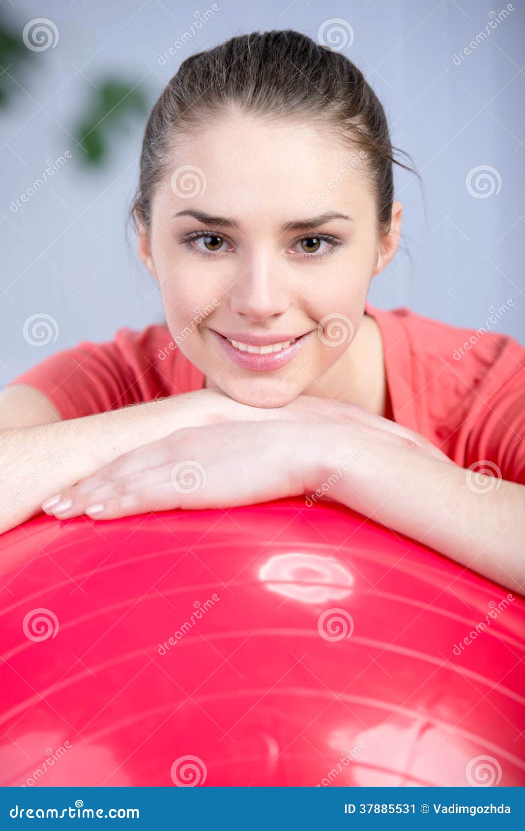 Femme de forme physique image stock. Image of bille, verticale - 37885531