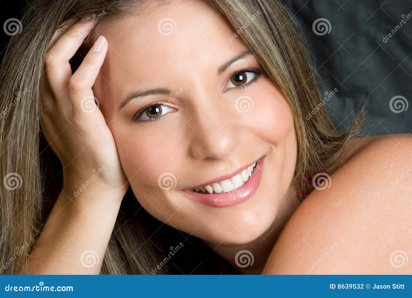 Femme De Sourire Magnifique Photo stock - Image du beauté, tête: 8639532