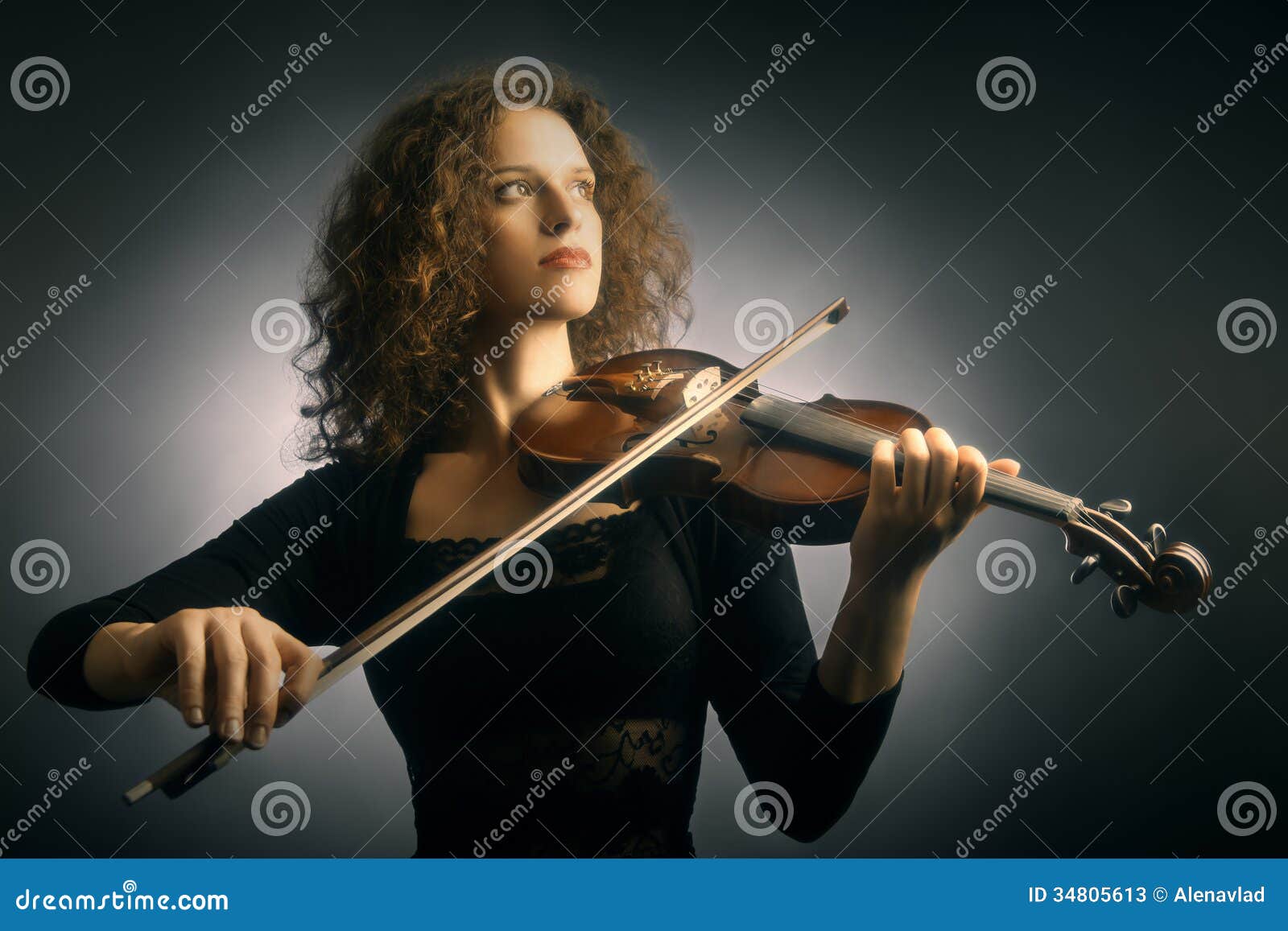 Femme De Violoniste Avec Le Violon Image stock - Image du fond, musique ...