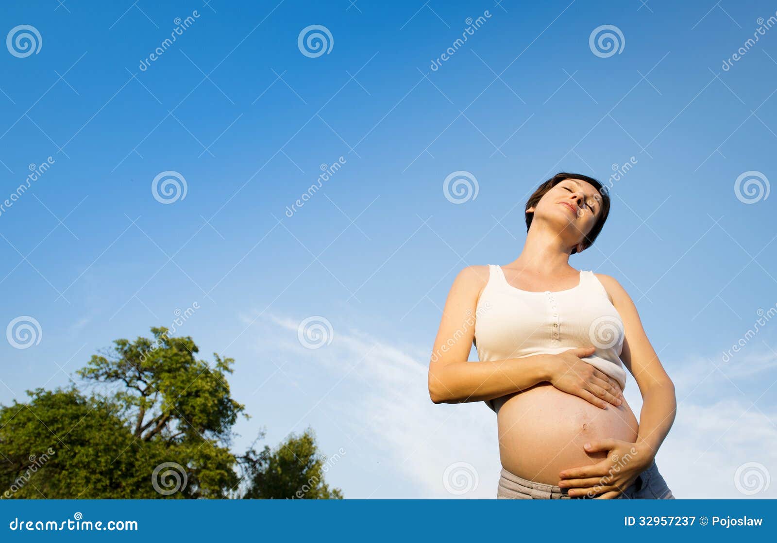 Femme enceinte image stock. Image du jour, humain, abdomen - 32957237