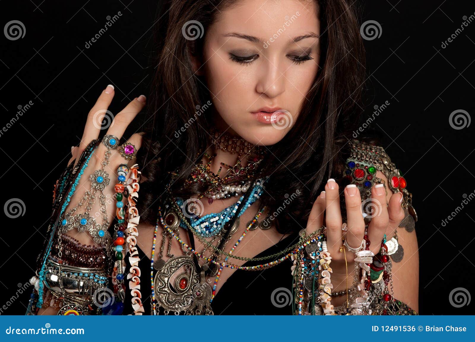 Femme et bijou photo stock. Image du earring, antiquité - 12491536