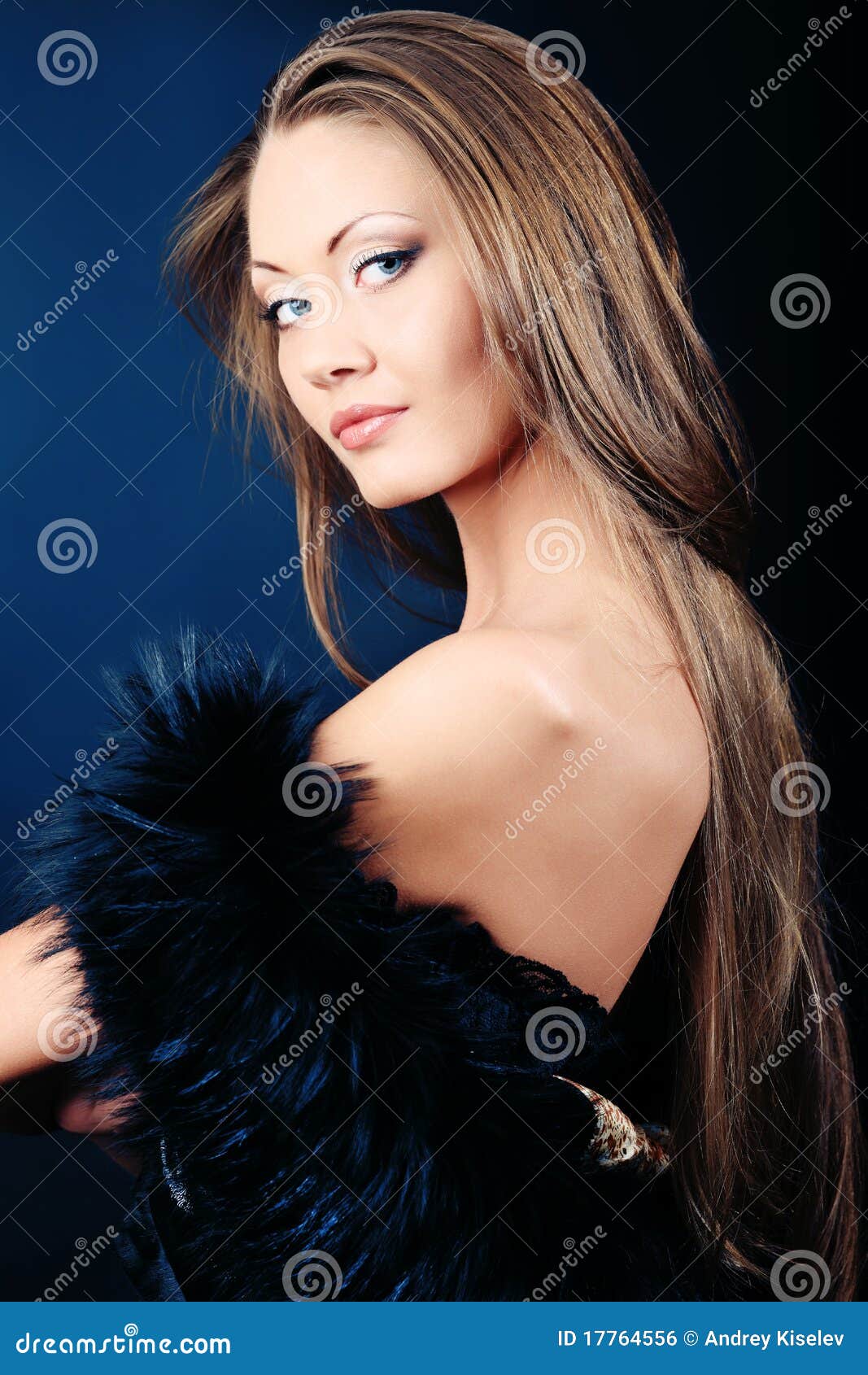 Femme fascinant photo stock. Image du vêtements, gens - 17764556