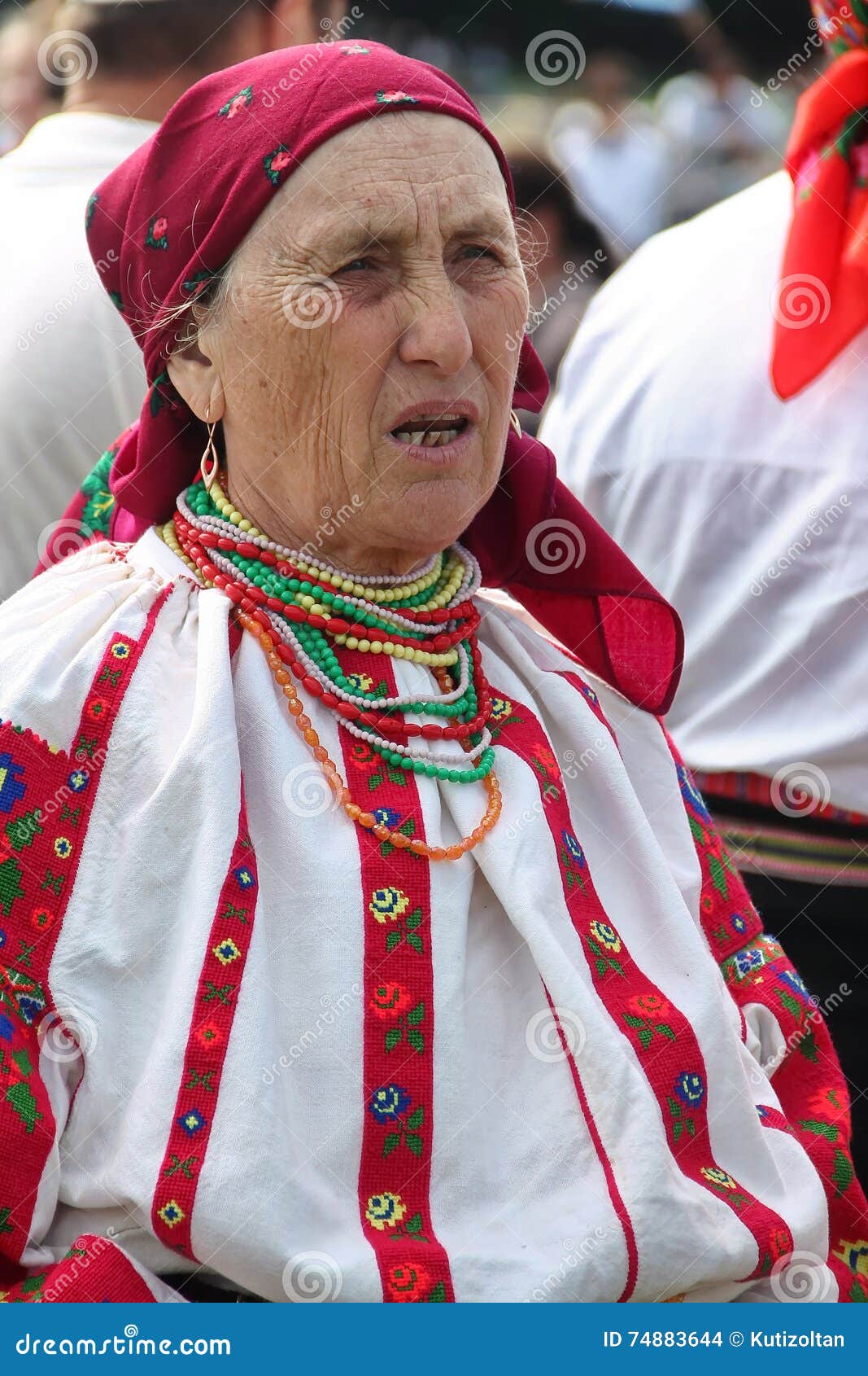 Femme hongroise image stock éditorial. Image du cérémonie - 74883644