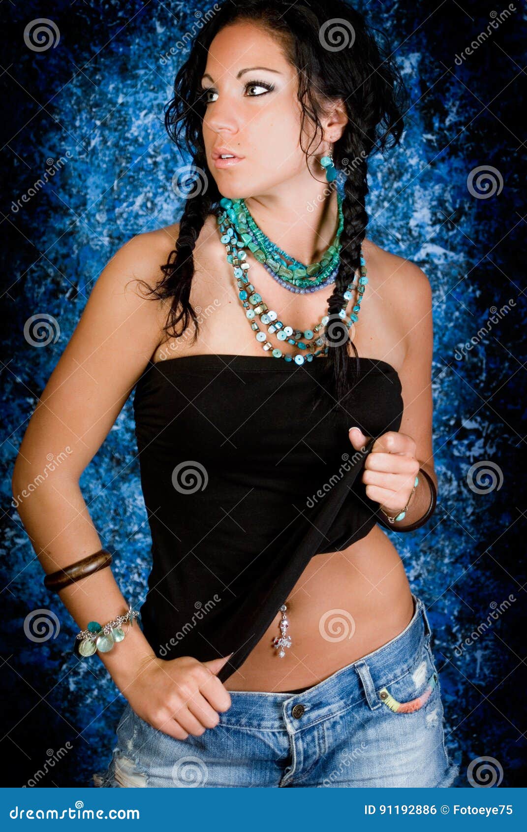 Femme Indienne Indigène De Fille Sexy Avec Des Tresses Photo Stock Image Du Moderne Mode