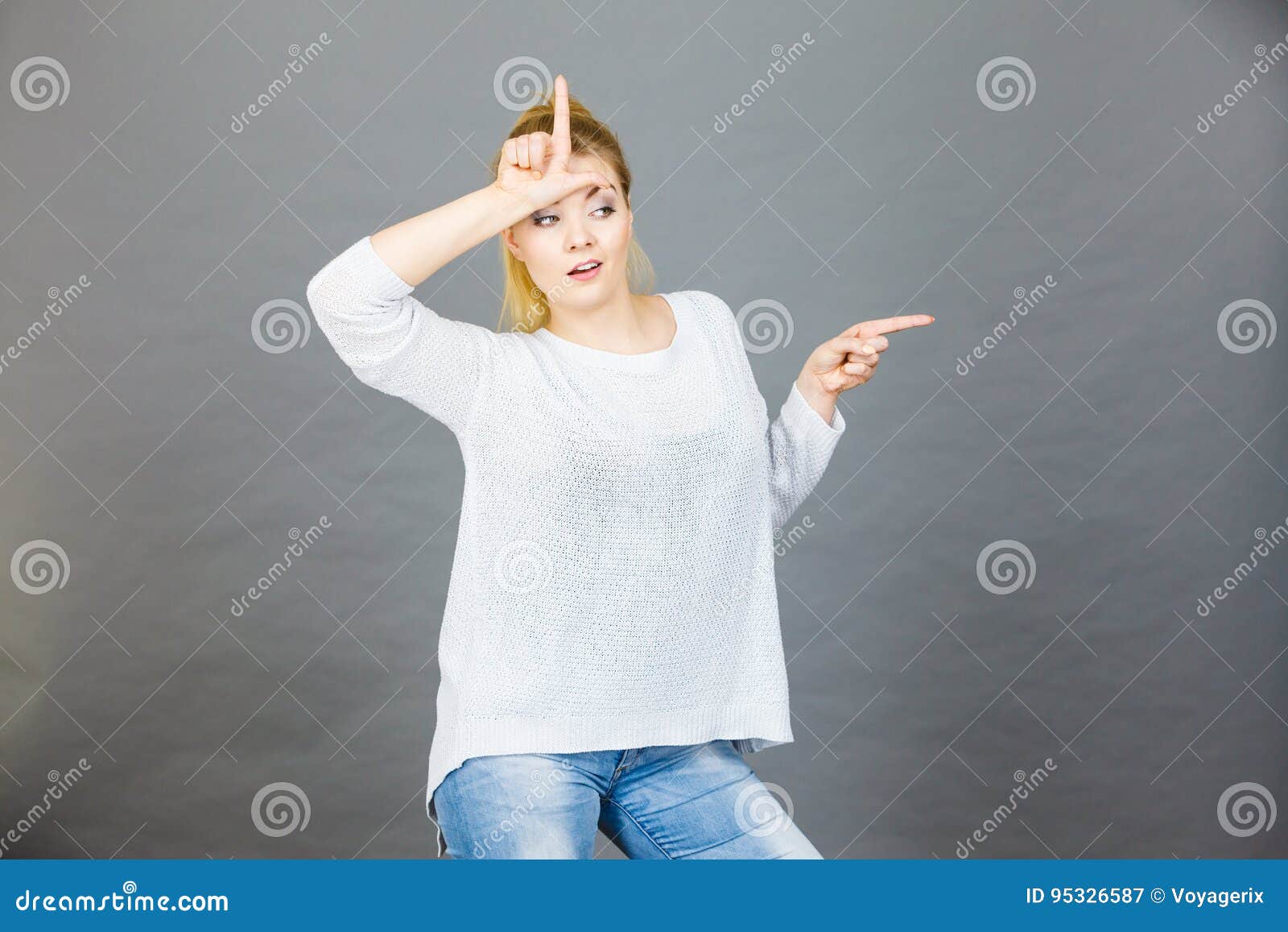 Femme Montrant Le Geste De Perdant Avec L Sur Le Front Image stock ...