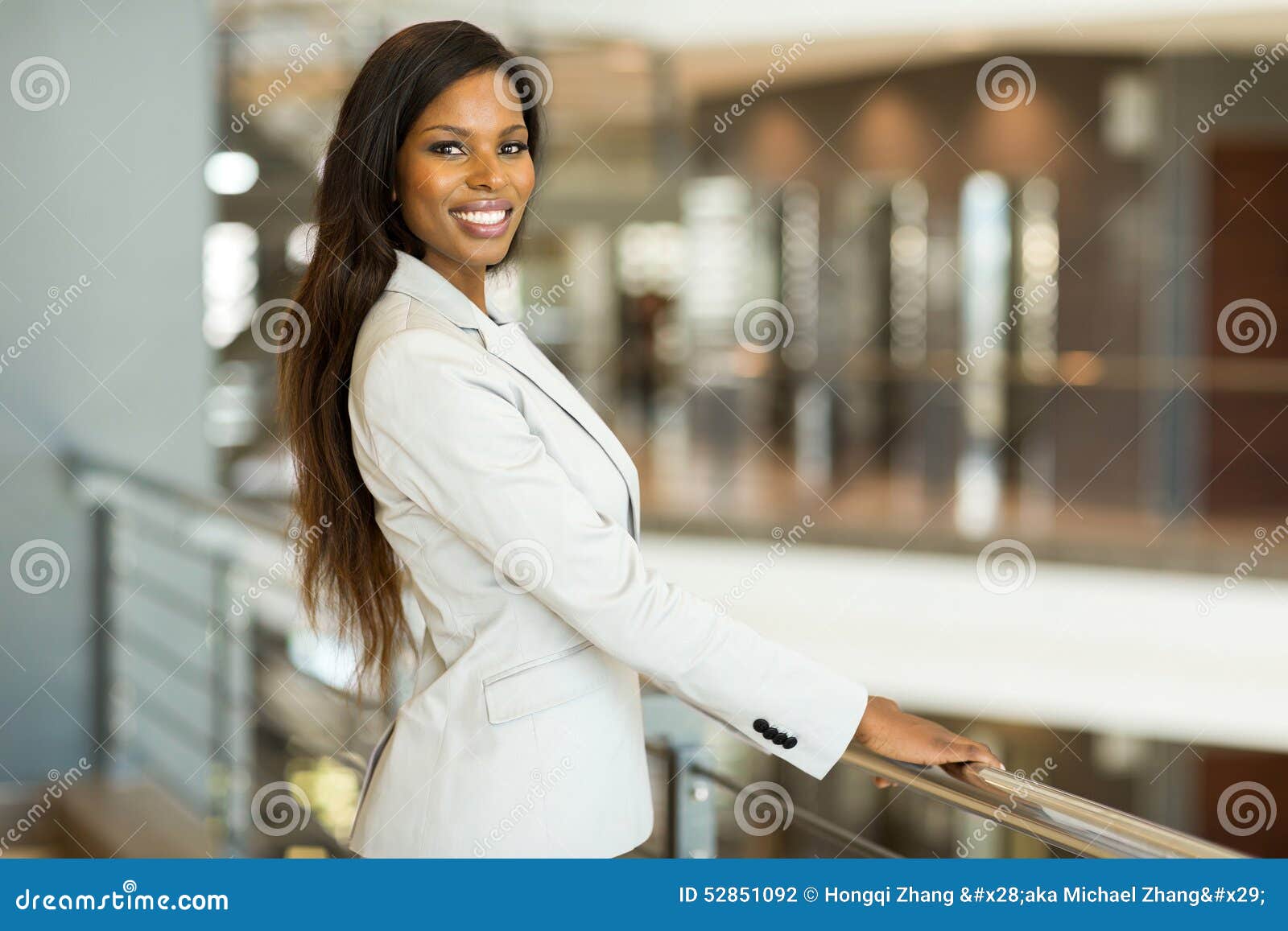 Femme noire d'affaires photo stock. Image du businessperson - 52851092 Femme noire d'affaires photo stock. Image du businessperson - 52851092