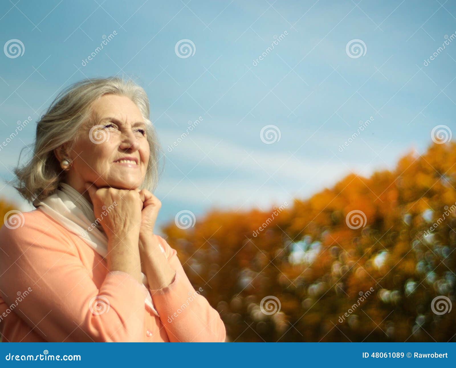 Femme optimiste image stock. Image du confiance, loin - 48061089