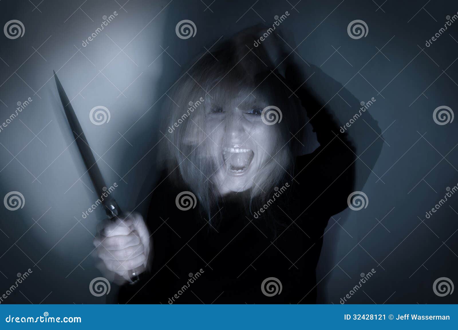 Femme Psychotique Avec Le Couteau Image stock - Image du psychiatrique ...