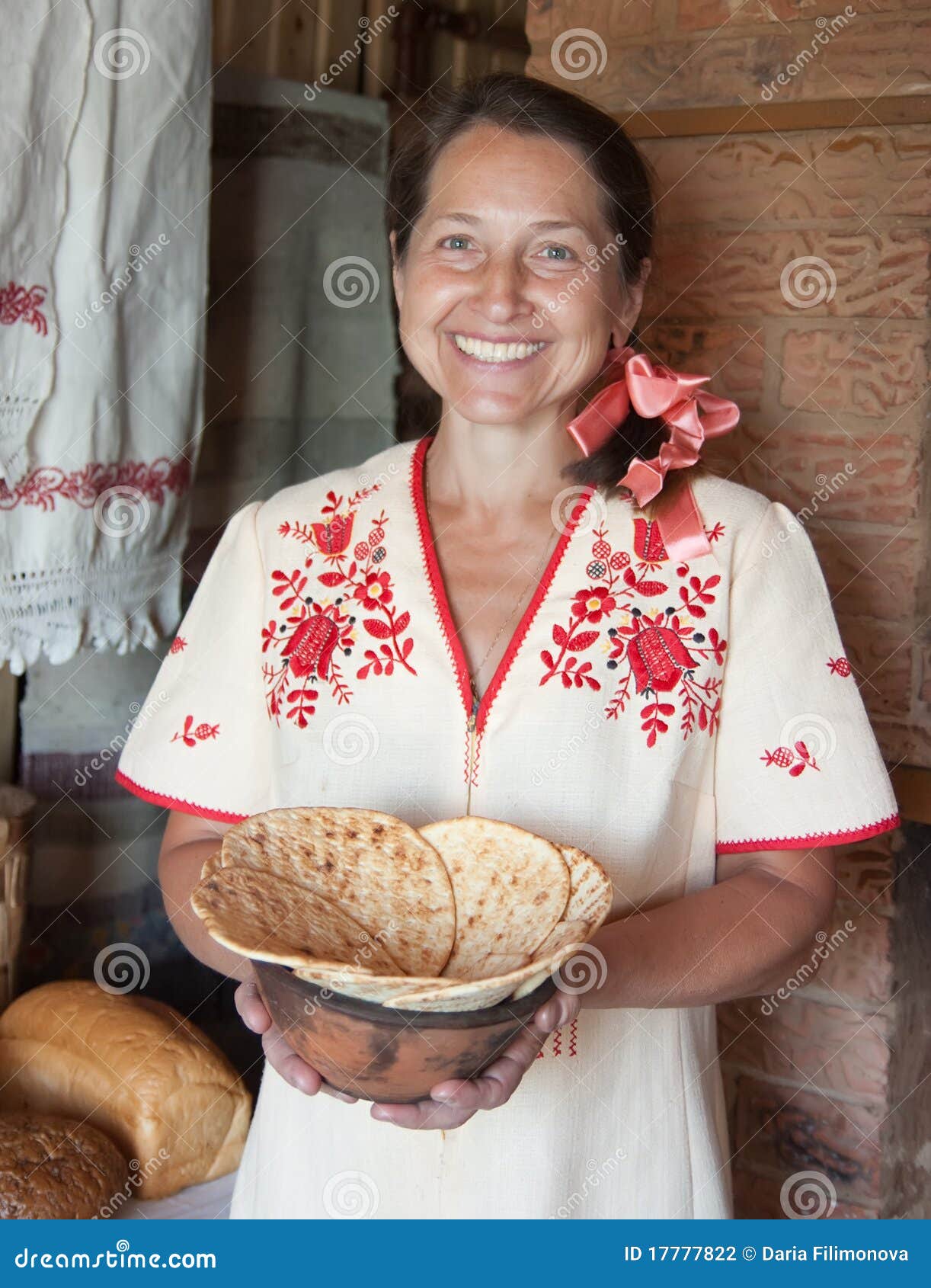 Femme russe photo stock. Image du femelle, vacances, adulte - 17777822