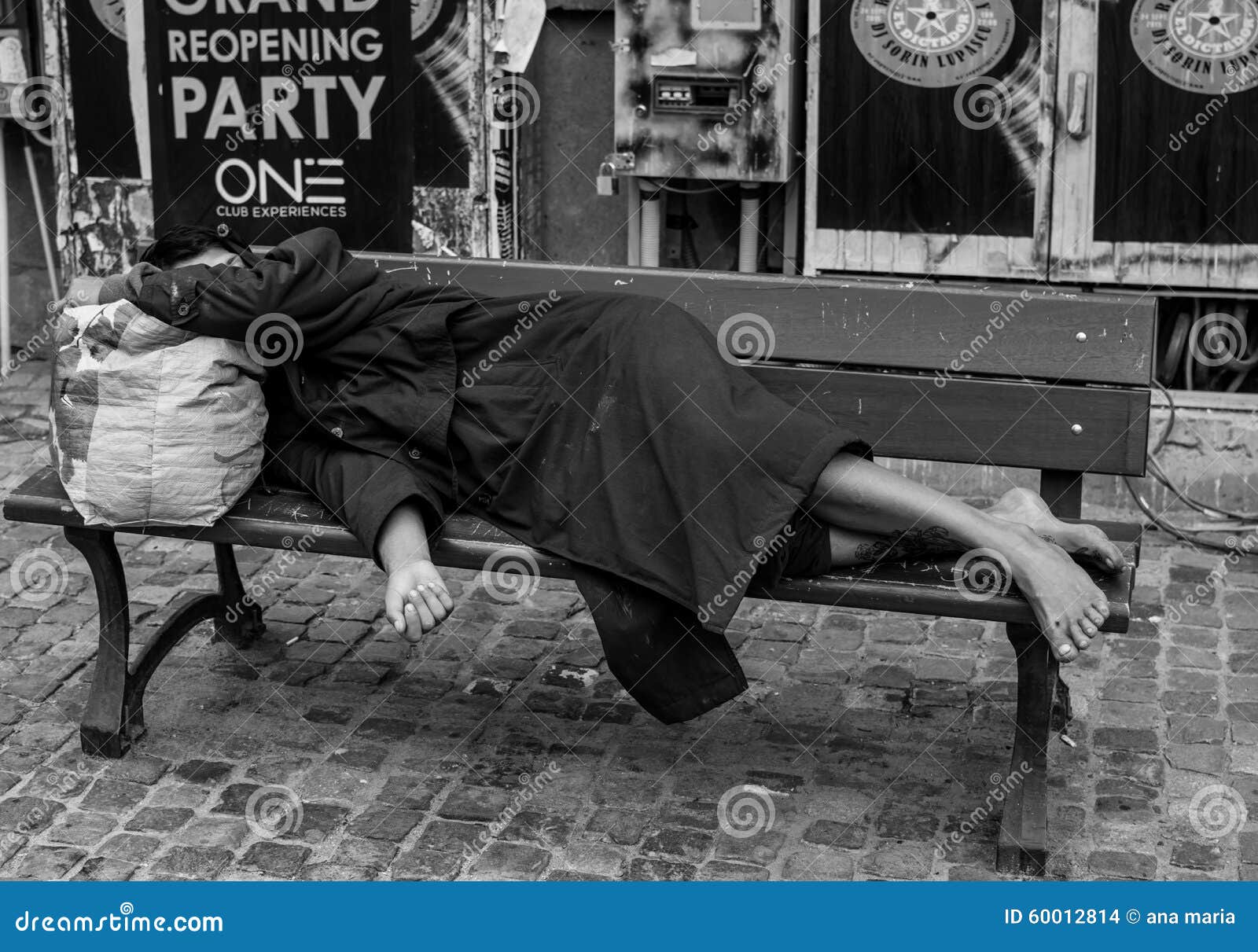 Femme sans foyer image stock éditorial. Image du malheureux - 60012814