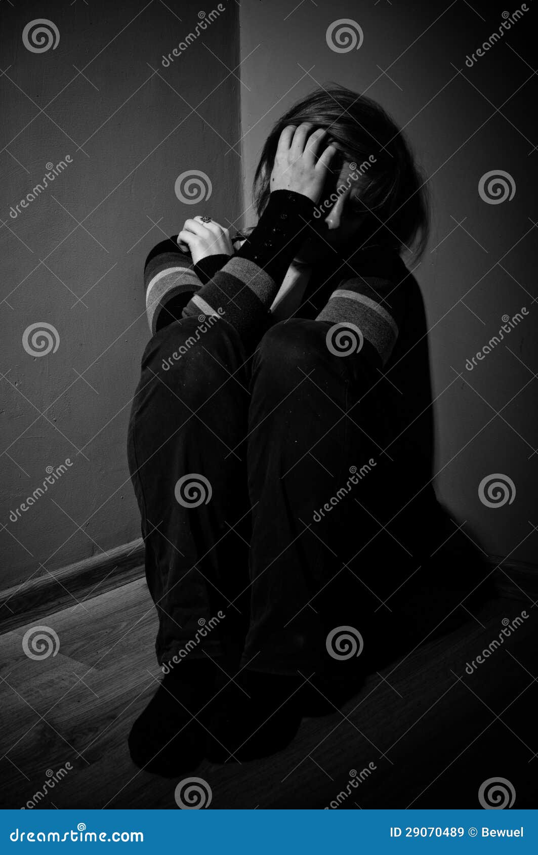 Femme Triste Seul S'asseyant Image stock - Image du désespéré, triste ... Femme Triste Seul S'asseyant Image stock - Image du désespéré, triste ...