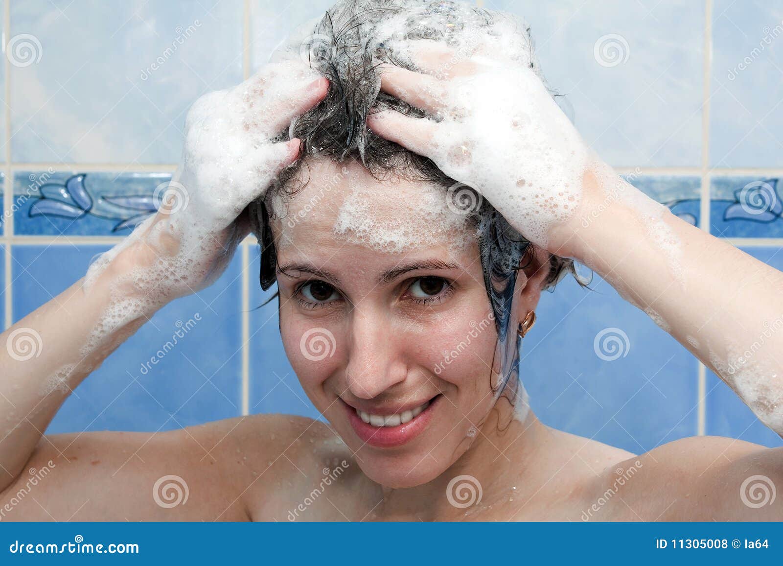 Femmes dans la douche photo stock. Image du tomber, sain - 11305008