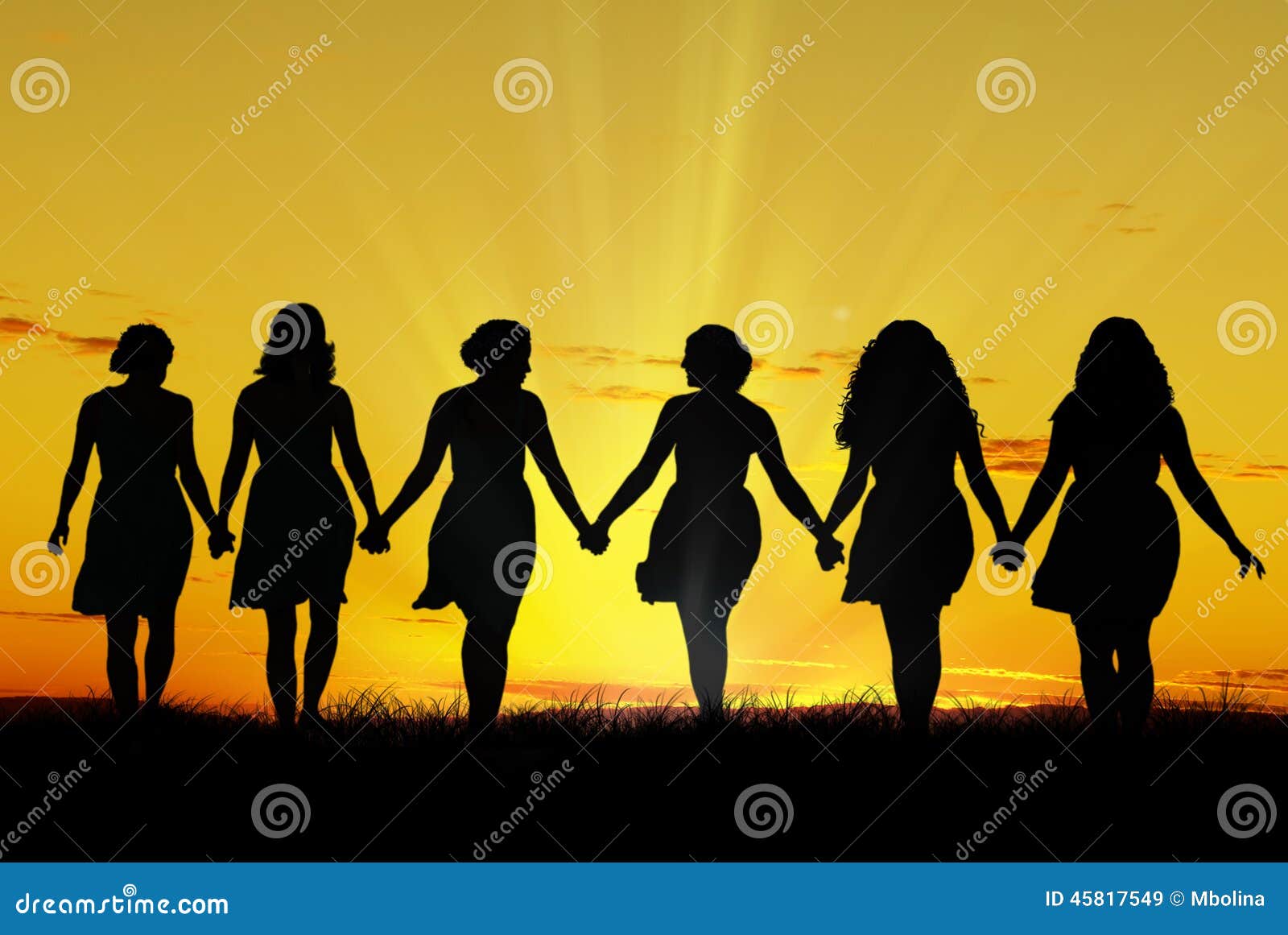 Femmes Marchant Main Dans La Main Image stock - Image du fraternité ...