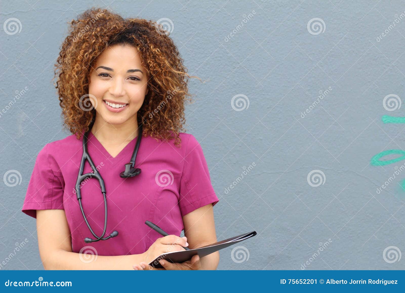 Femmina Che Sta Andando Alla Scuola Infermieri Immagine Stock ...