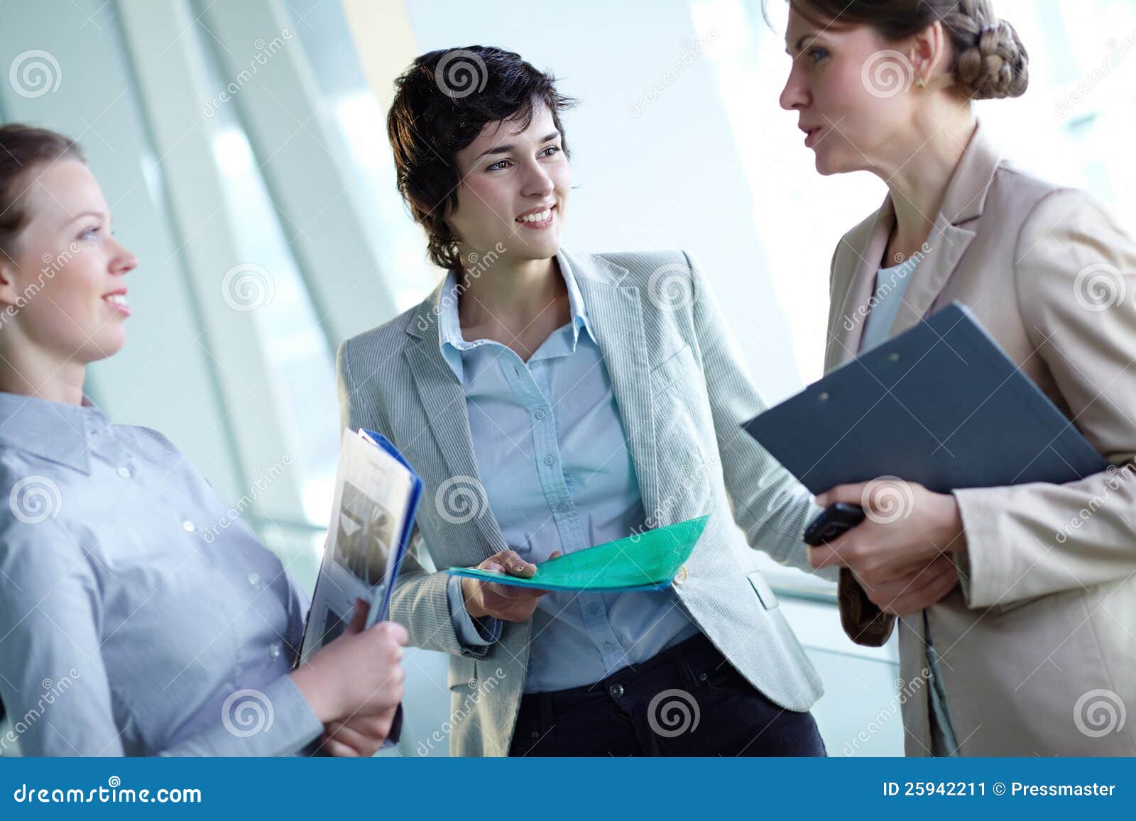 Femmine d'interazione immagine stock. Immagine di femminile - 25942211