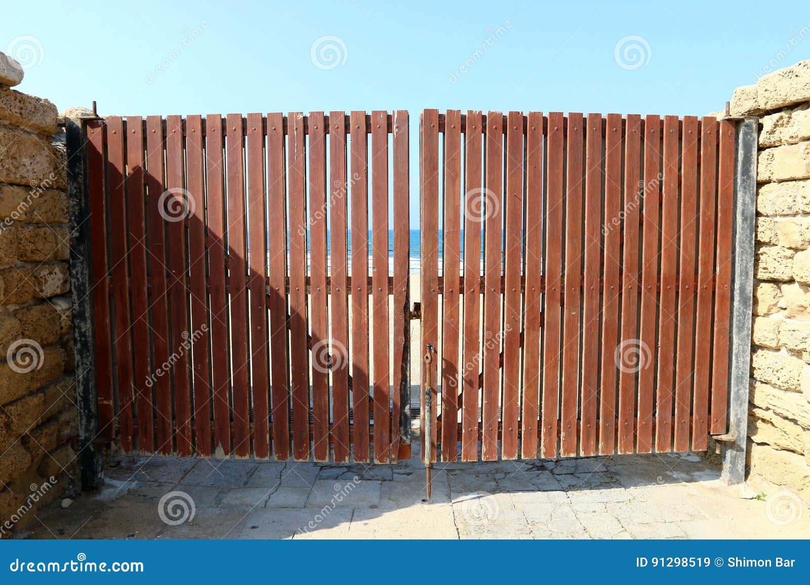 The Fence is always the Border Stock Image - Image of serves, chain ...