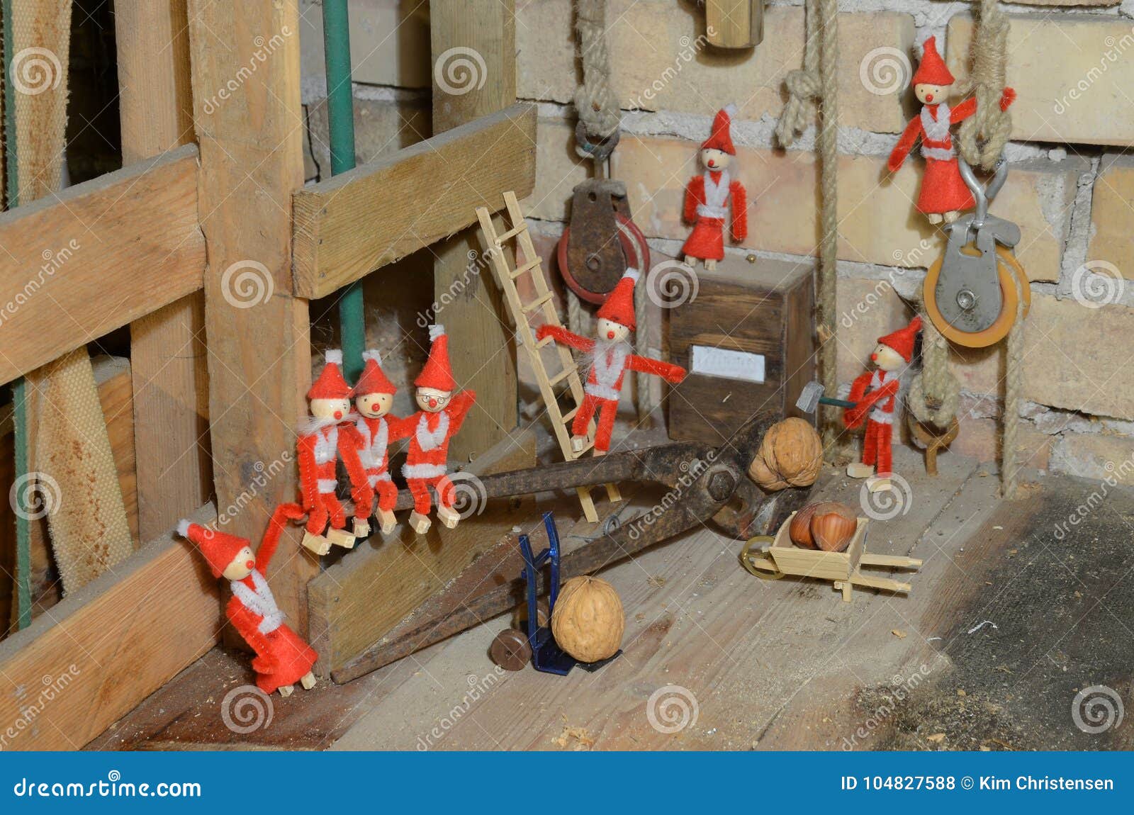 Knacking Photos libres de droits et gratuites de Dreamstime