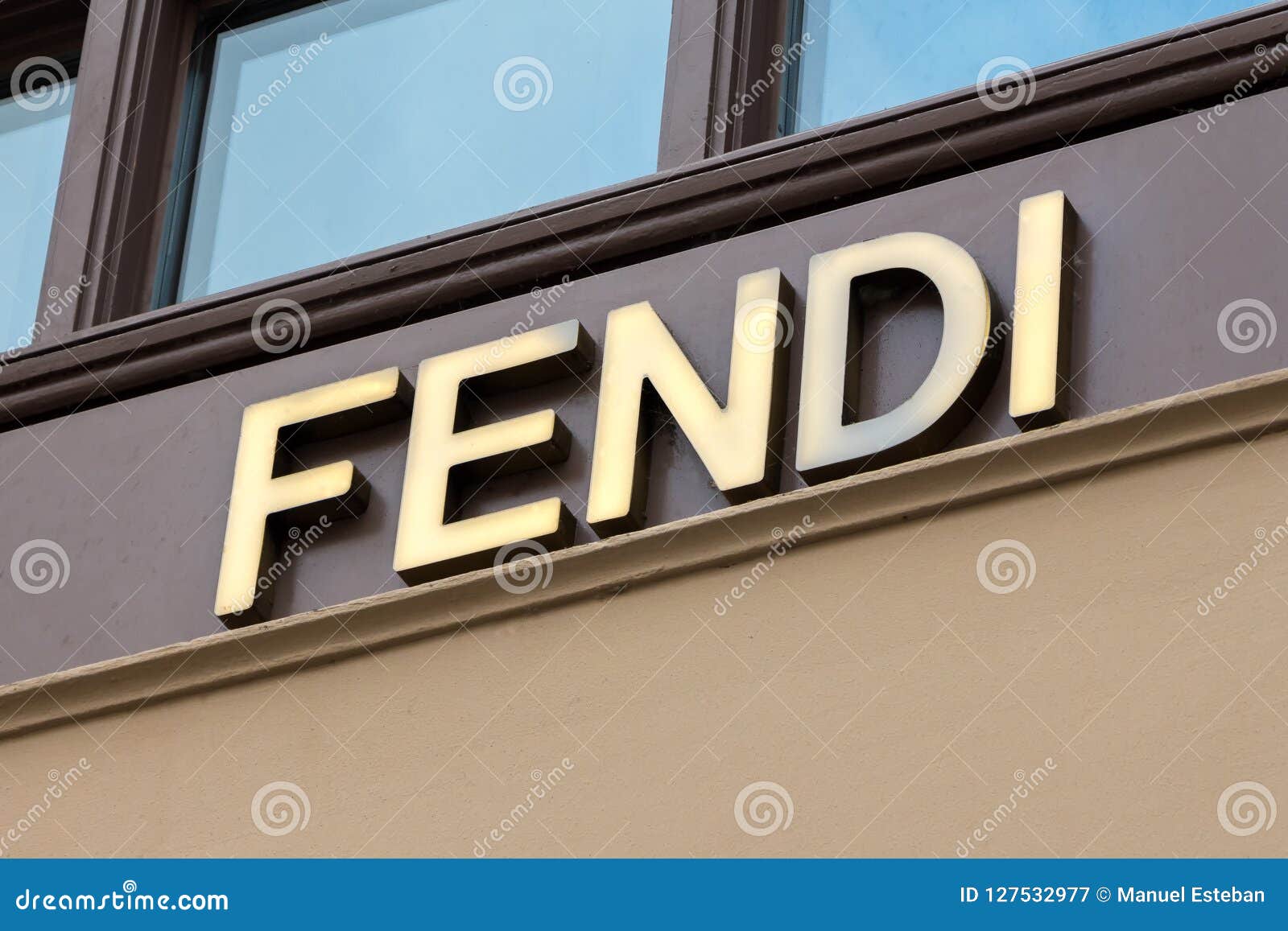 Fendi Logo Na Fendi ` S Sklepie Fotografia Editorial - Obraz złożonej z ...
