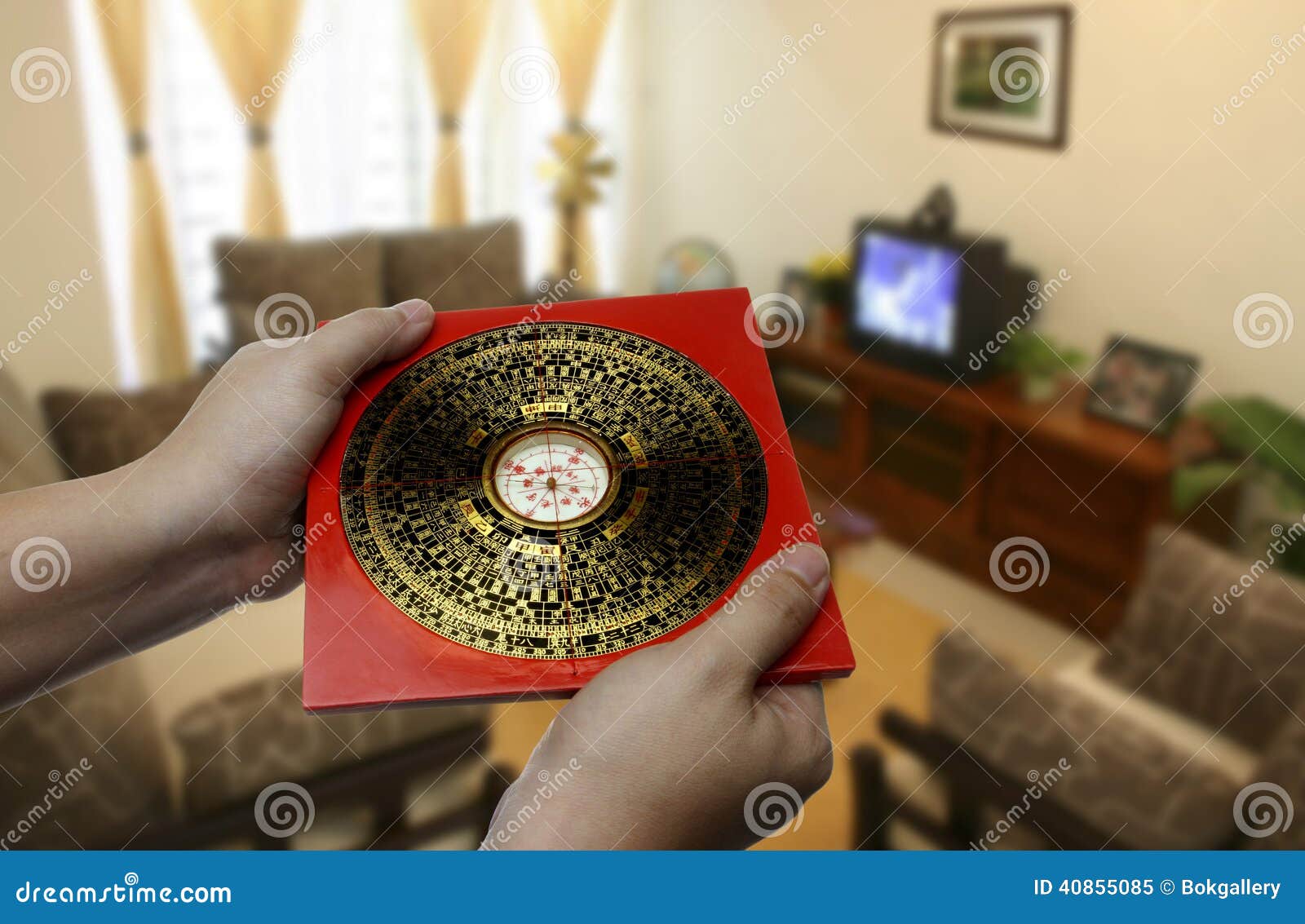 Feng shui compass stock image. Image of indoor, symbol - 40855085