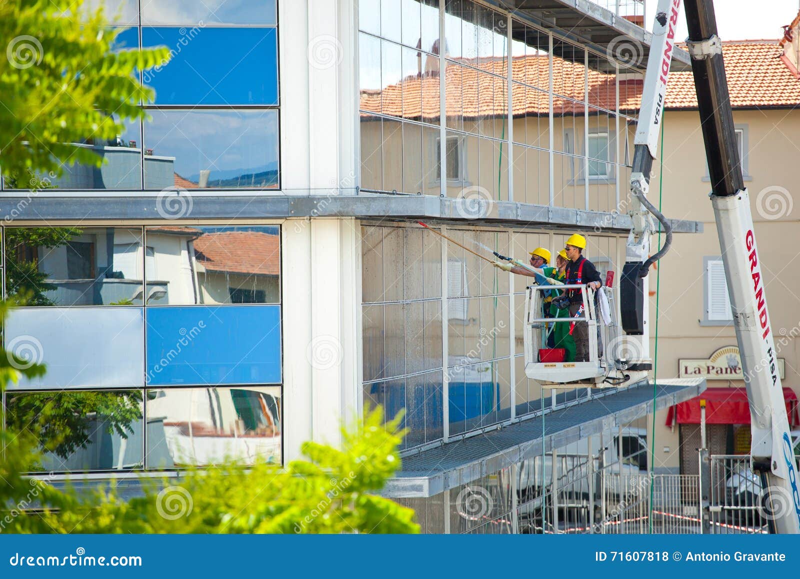 Fensterputzer, Der an Einer Glasfassade Arbeitet Redaktionelles ...