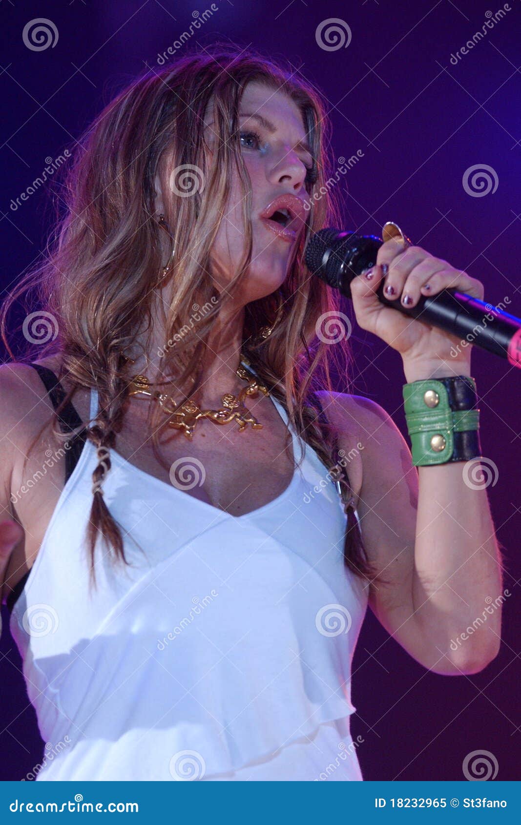 Fergie perform editorial image. Image of fergie, blonde - 18232965