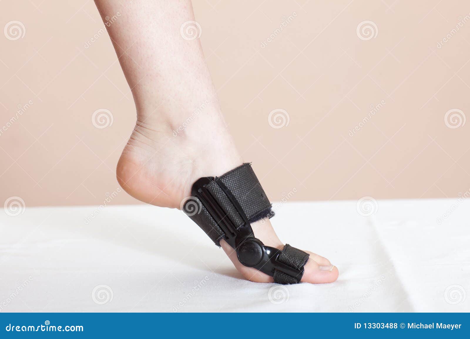 Ferimento Do Pé (dedo Do Pé) Foto de Stock - Imagem de machucado ...