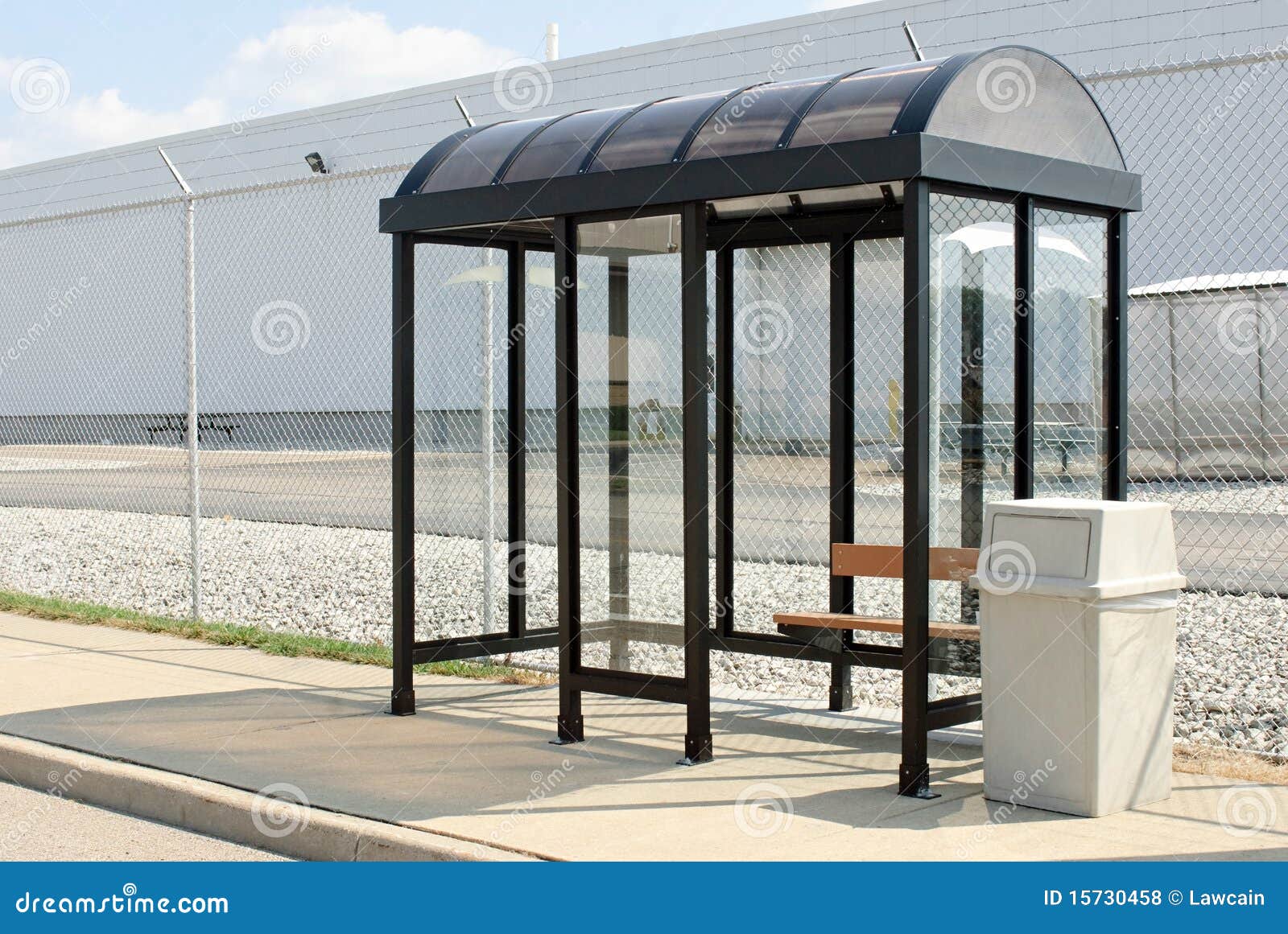 Fermata dell'autobus fotografia stock. Immagine di sbavatura - 15730458