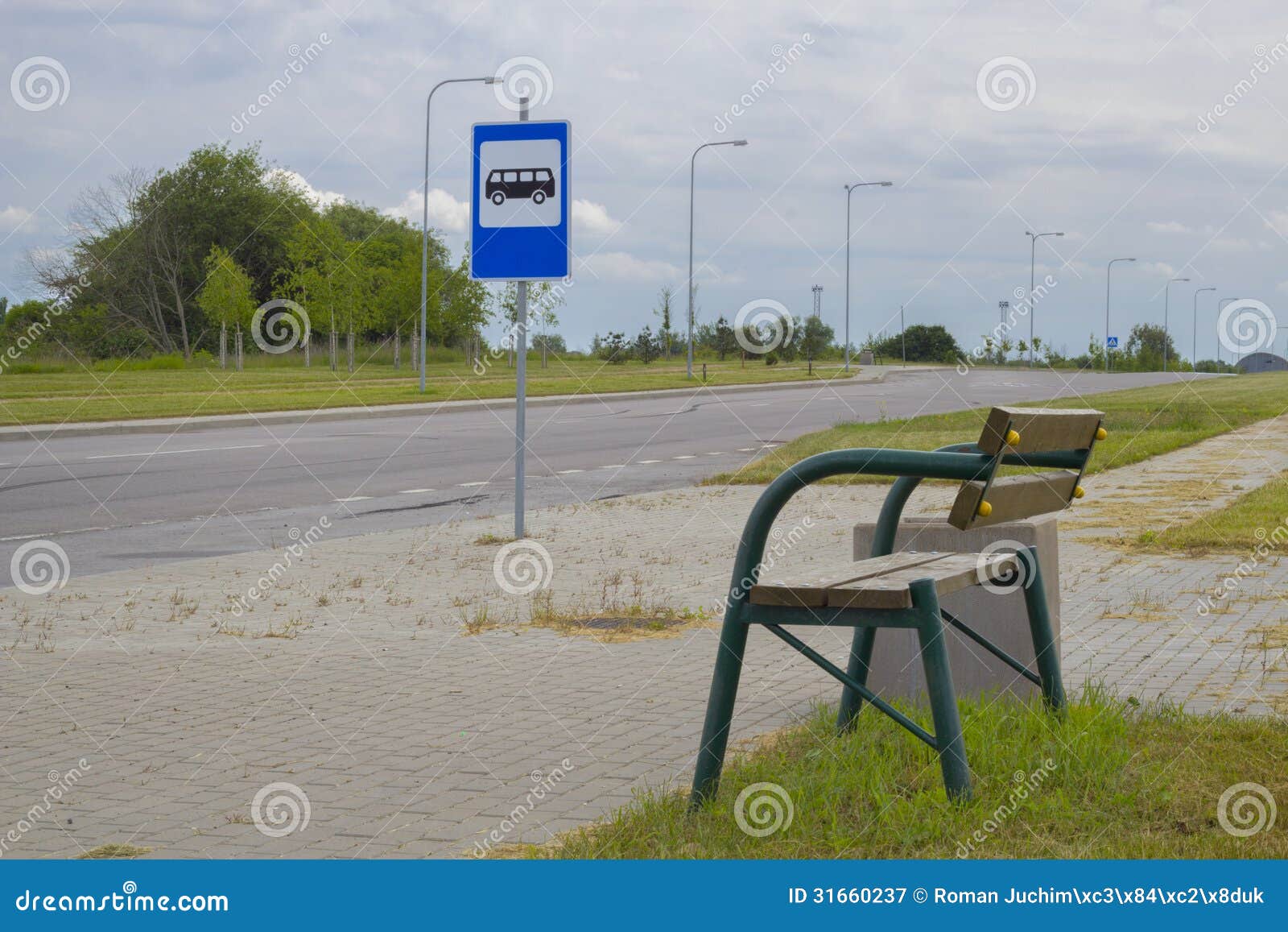 Fermata dell'autobus immagine stock. Immagine di commercio - 31660237