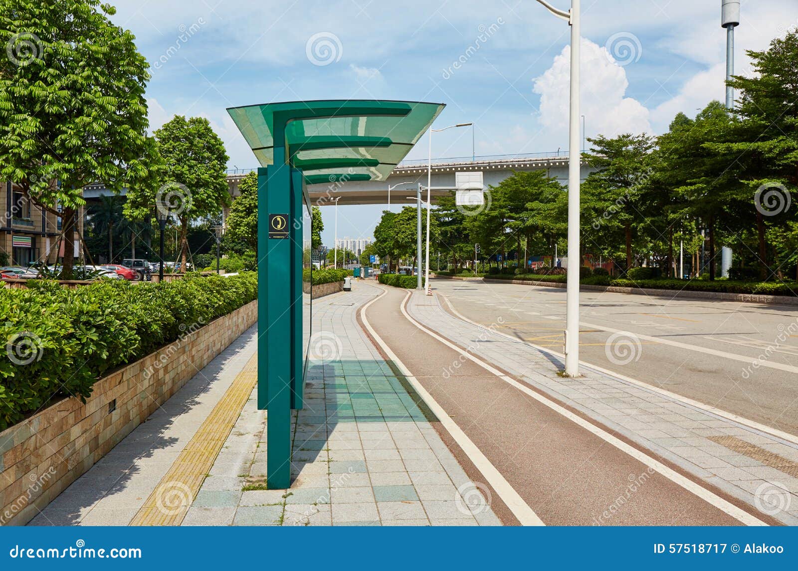 Fermata dell'autobus immagine stock. Immagine di esterno - 57518717