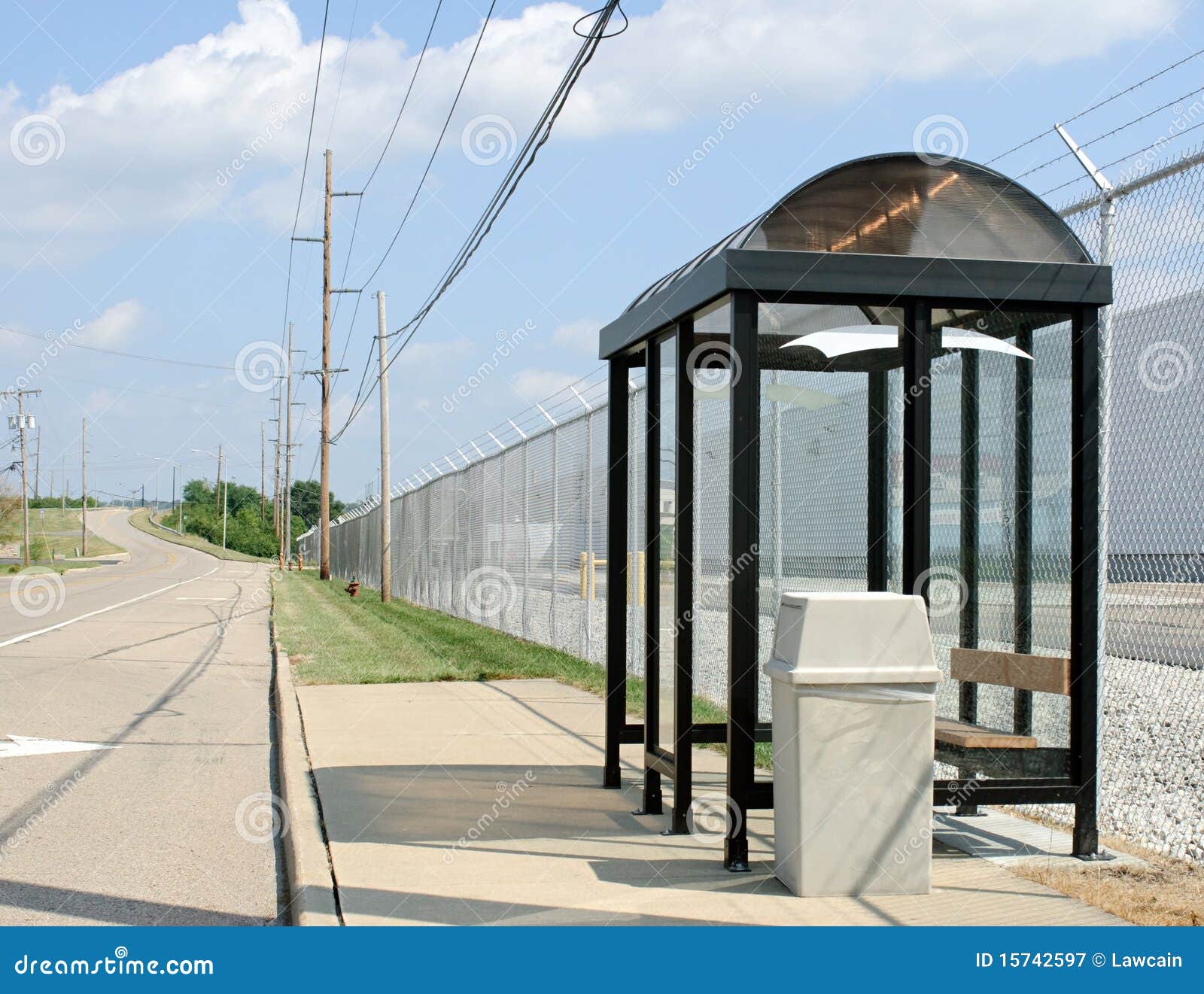 Fermata Dell'autobus Del Bordo Della Strada Immagine Stock - Immagine ...