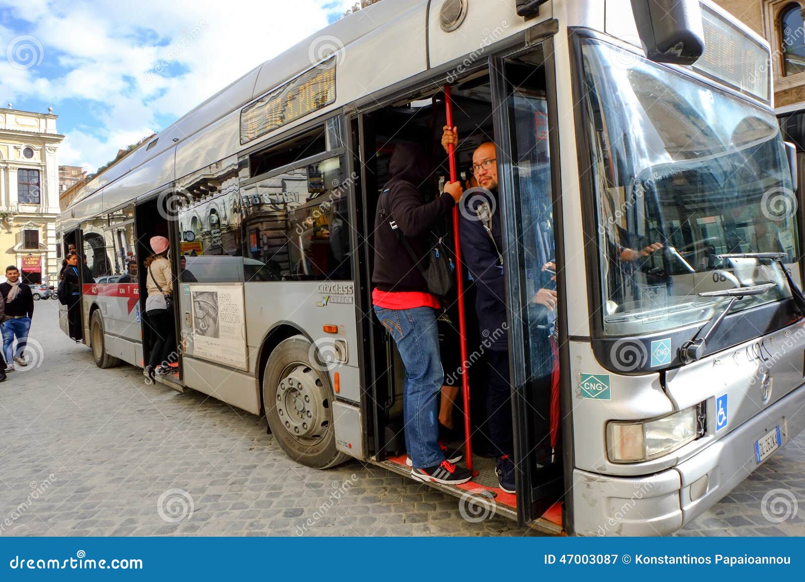 Fermata Dell'autobus a Roma Fotografia Editoriale - Immagine di veicolo ...