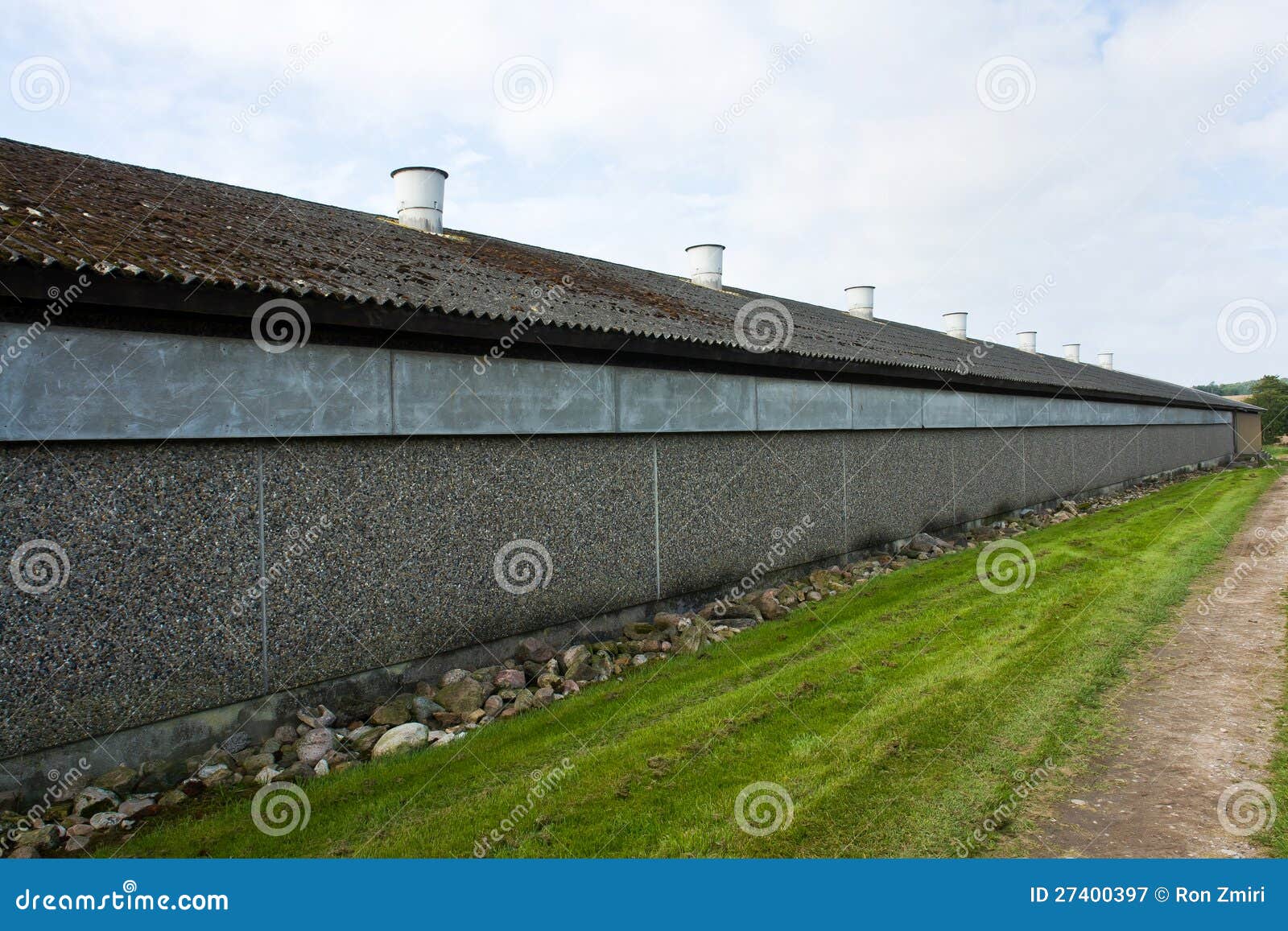 Ferme avicole moderne image stock. Image du poule, volaille - 27400397
