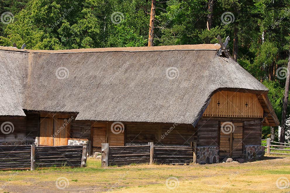 Ferme traditionnelle photo stock. Image du musée, ferme - 18244576