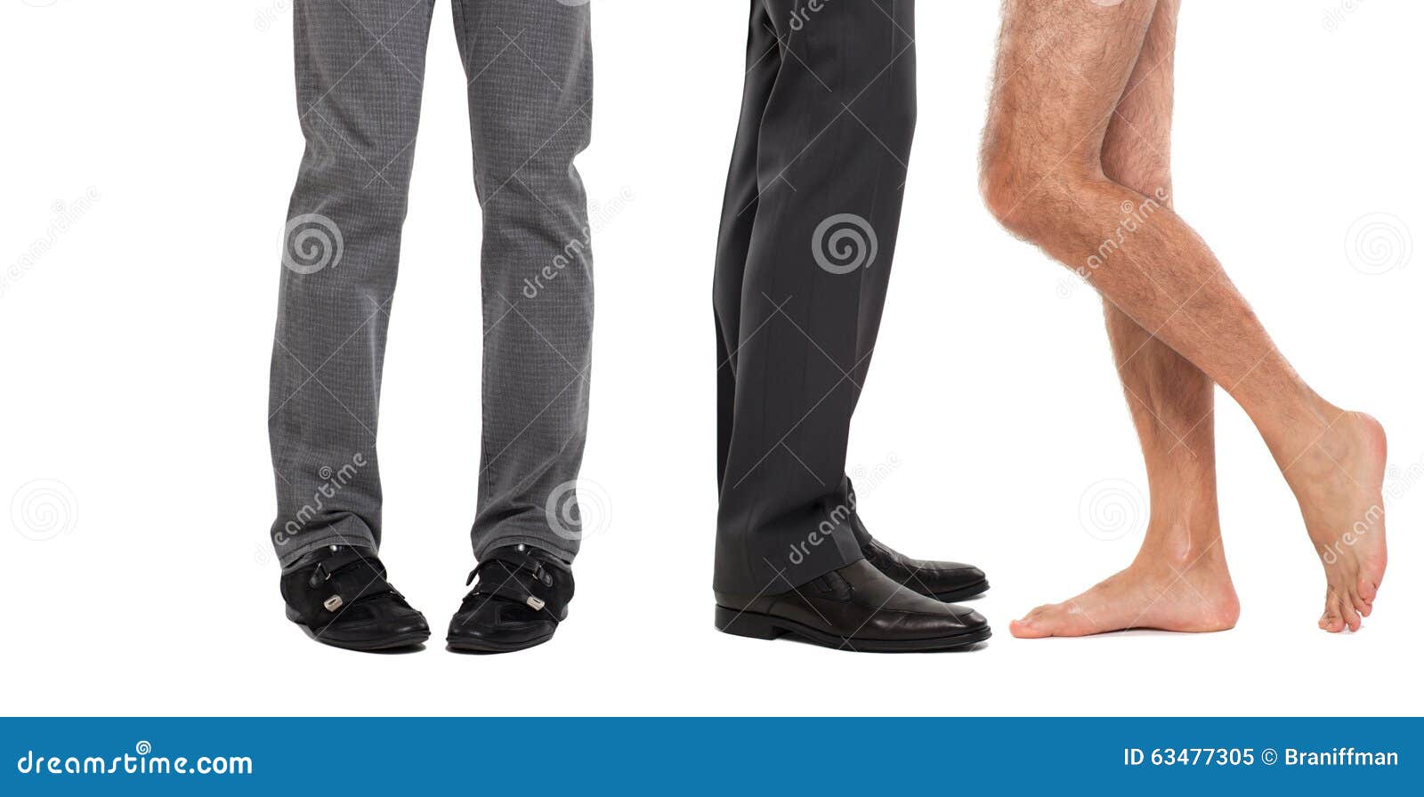 Fermez-vous Des Jambes Et Des Pieds Masculins Image stock - Image du ... Fermez-vous Des Jambes Et Des Pieds Masculins Image stock - Image du ...