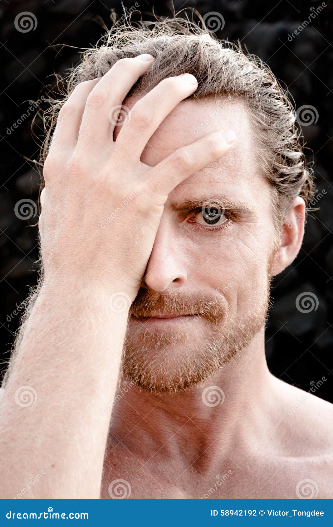 Fermez-vous Vers Le Haut De La Verticale Photo stock - Image du ...