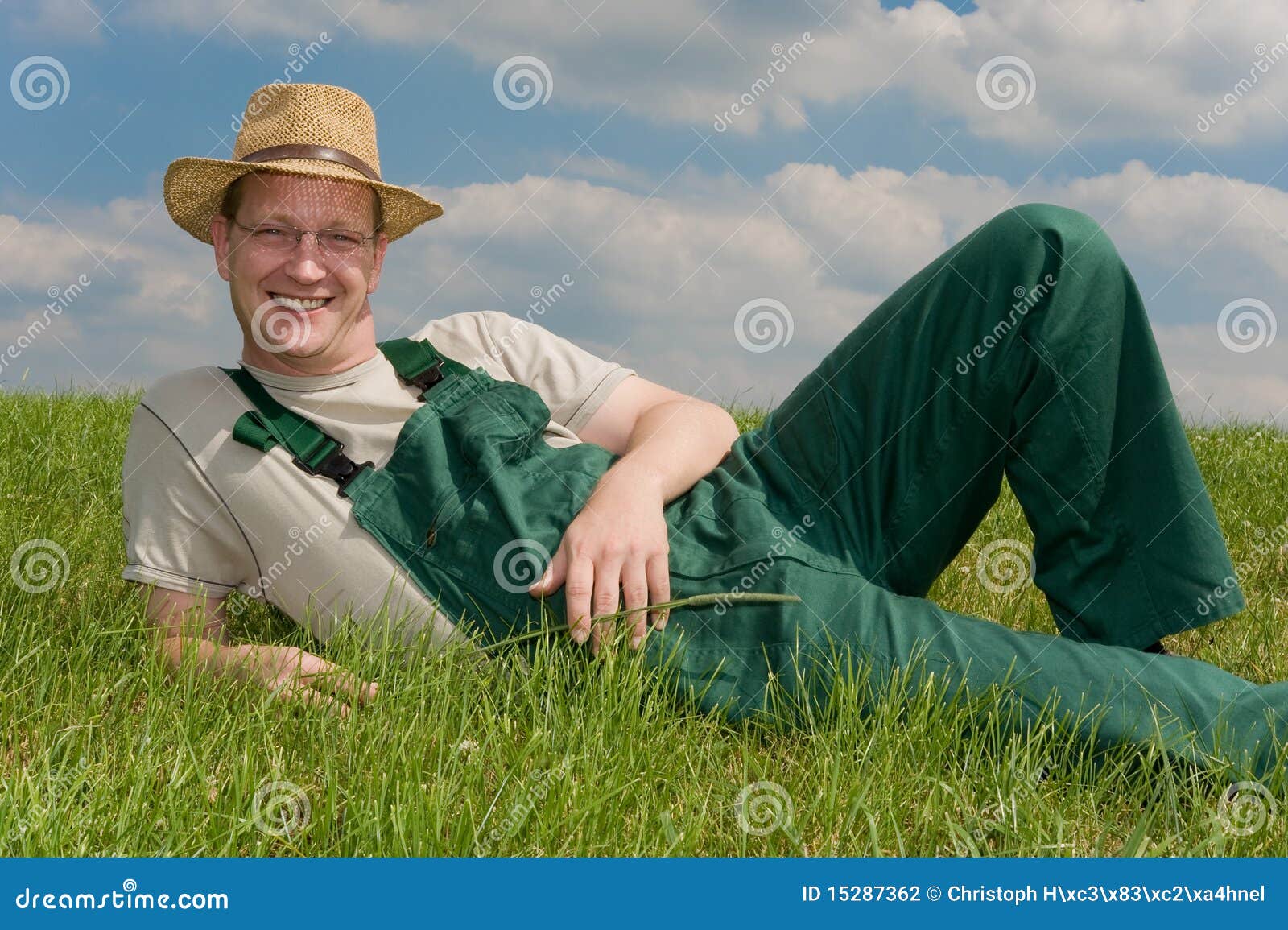 Fermier photo stock. Image du herbe, nuages, fleuriste - 15287362