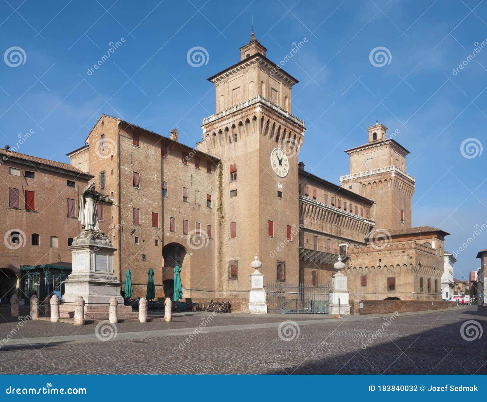 Ferrara - the Castle Castello Estense Editorial Photography - Image of ...