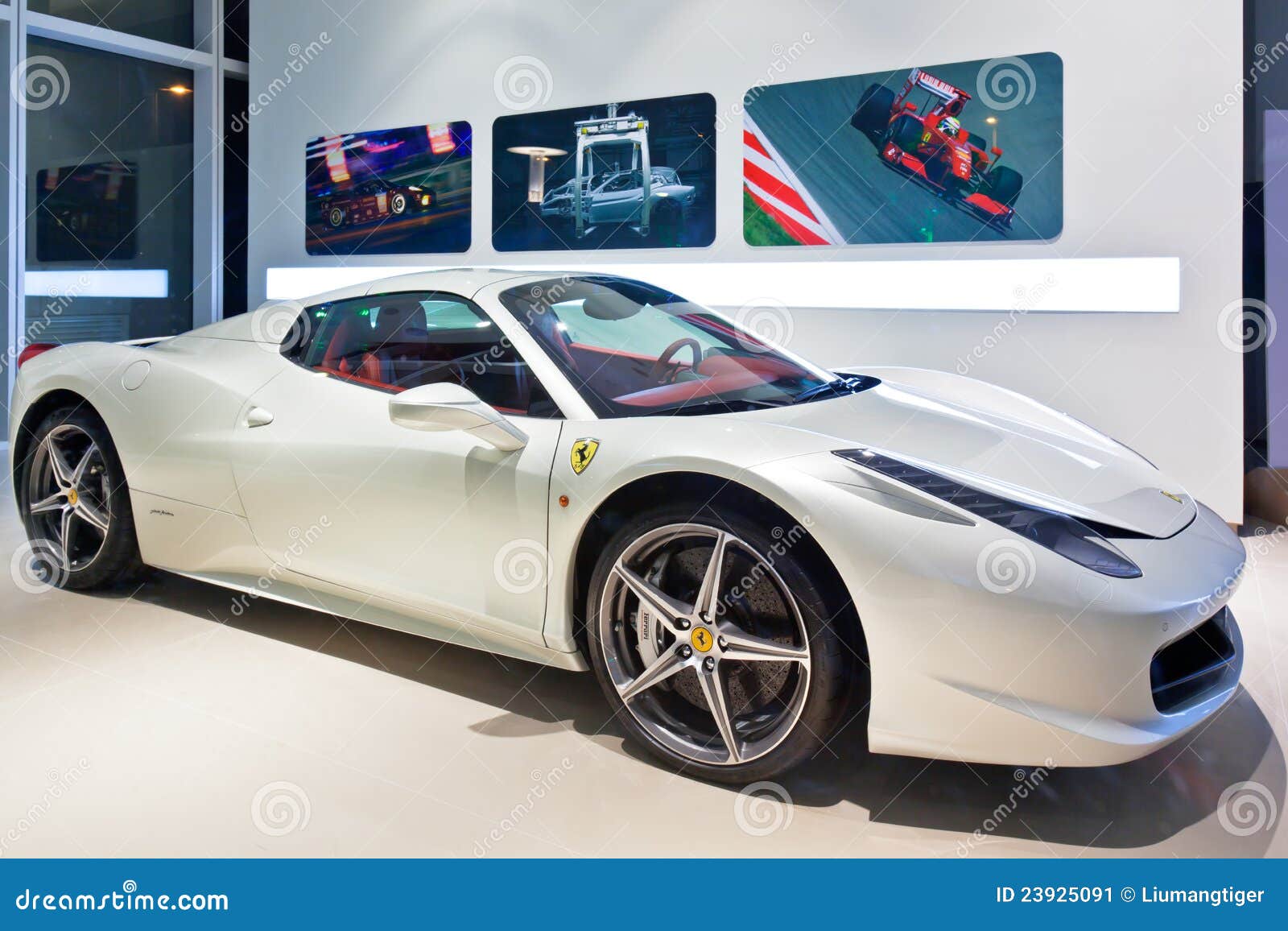 Ferrari blanco 2 foto editorial. Imagen de pista, detalles - 23925091