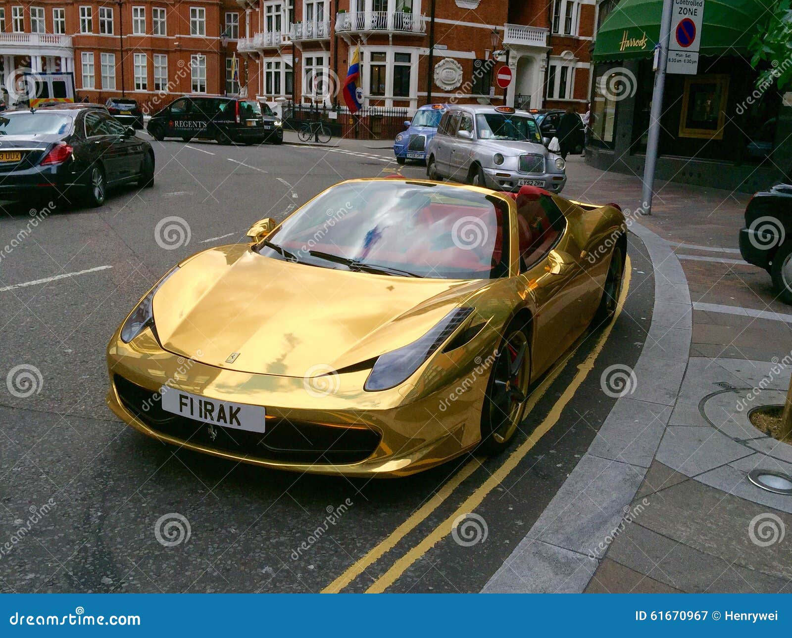 Ferrari de oro fotografía editorial. Imagen de ferrari - 61670967