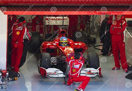Ferrari F1 team editorial photo. Image of extreme, mechanical - 18967896