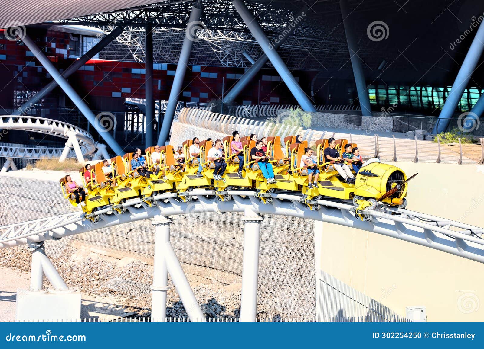 Ferrari World Roller Coaster Editorial Image - Image of spurs, dhabi ...