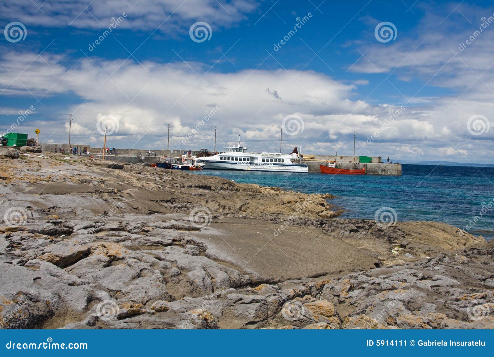 Ferries at Inisheer stock image. Image of relaxation, tourism - 5914111