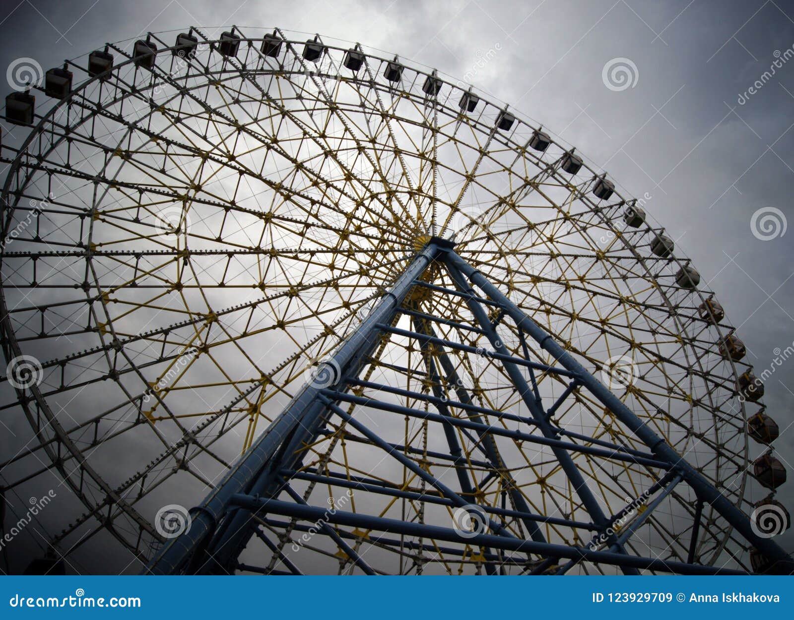 FERRIS WHEEL in the city stock image. Image of dark - 123929709