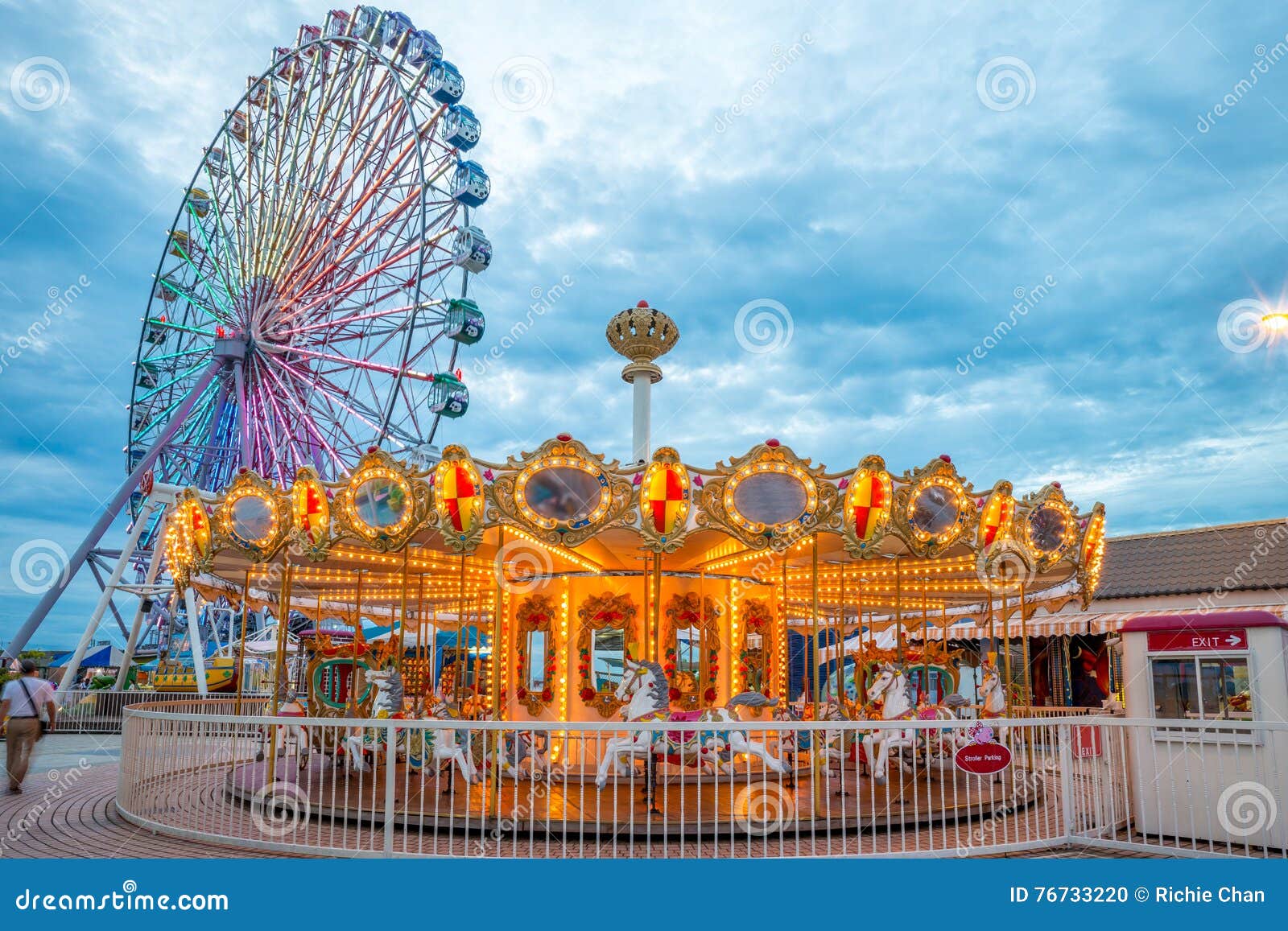 Ferris wheel in kaohsiung editorial image. Image of cruise - 76733220